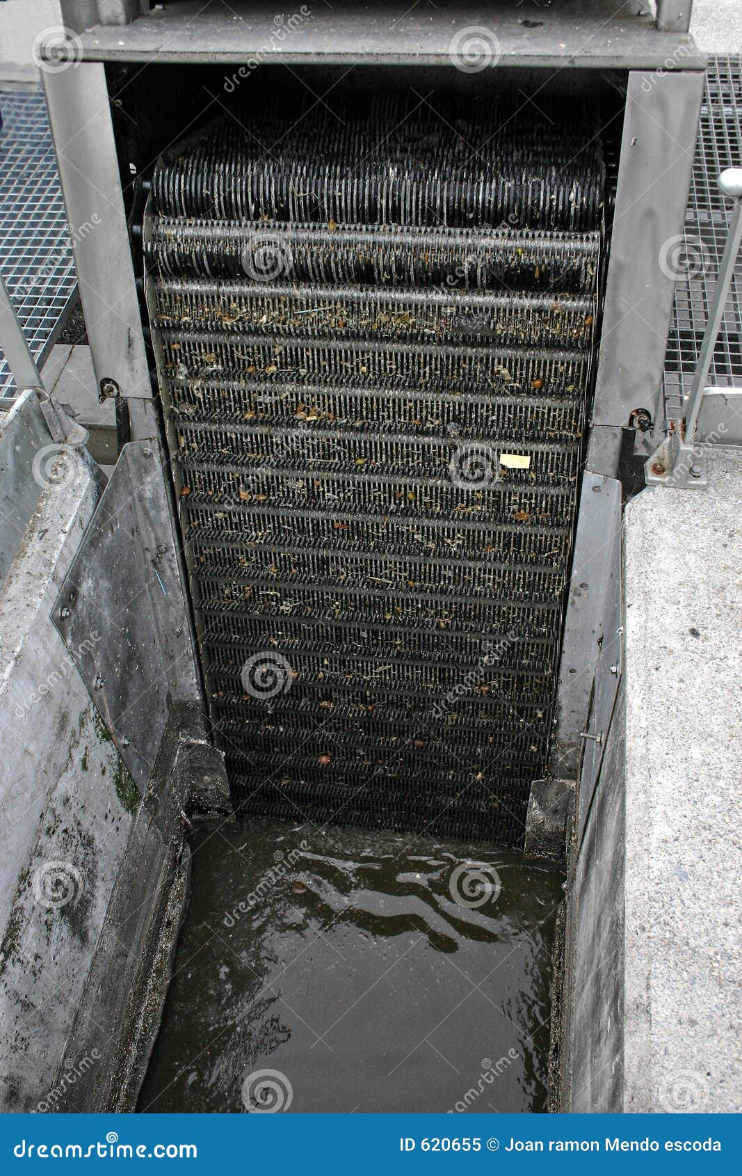 De Behandeling Van Het Afvalwater (puin) Stock Afbeelding - Image of ...