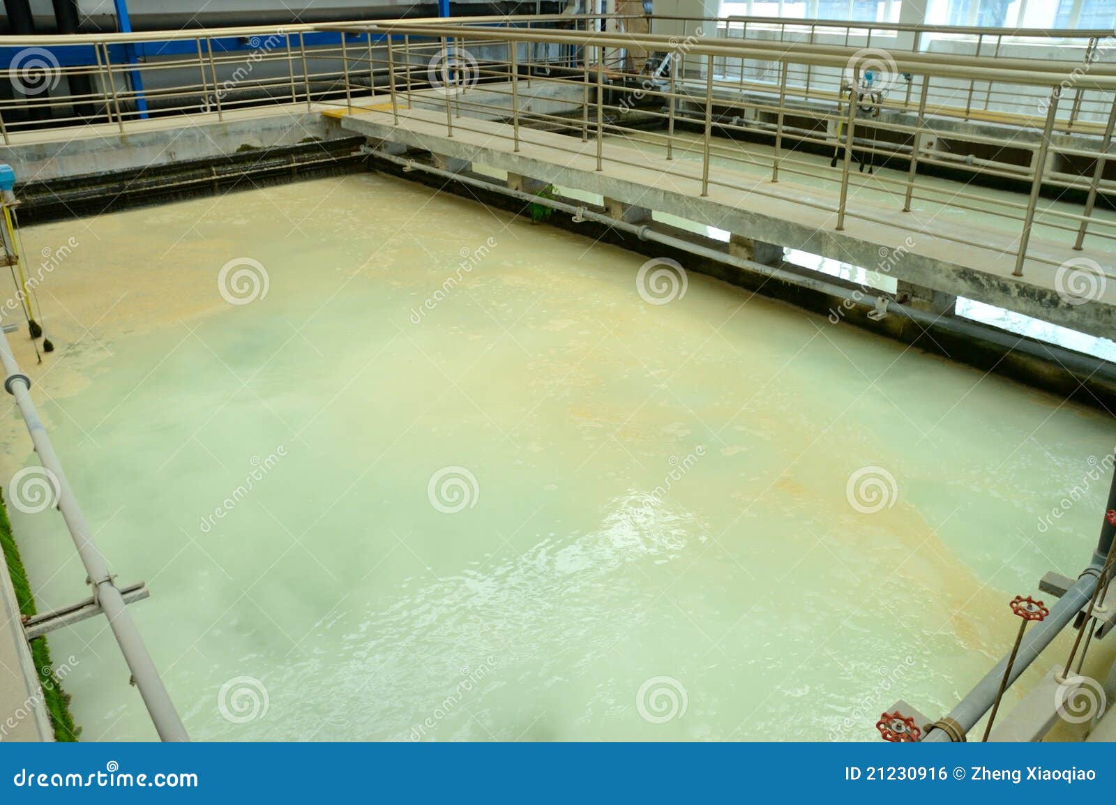 De Behandelingsinstallatie Van Het Afvalwater Stock Foto - Image of ...