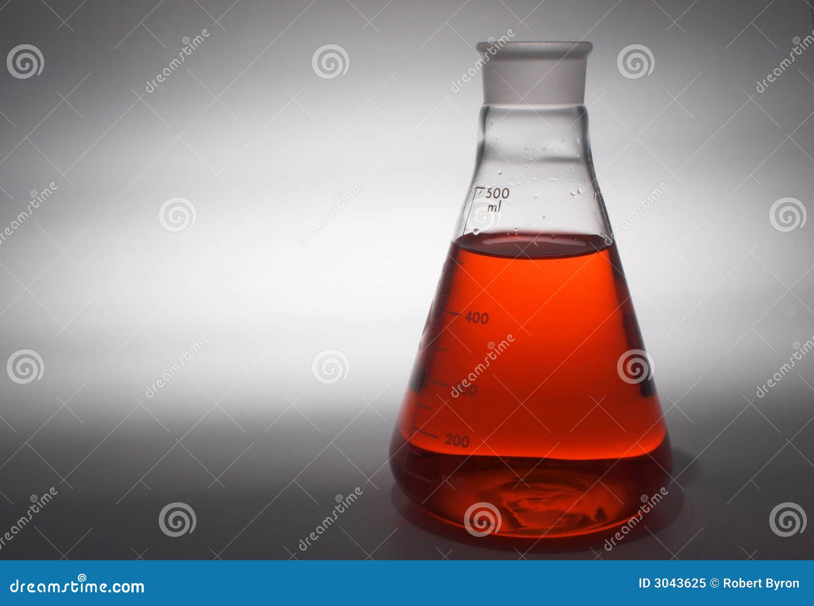 De Beker Van Het Laboratorium Stock Afbeelding - Image of wetenschapper ...