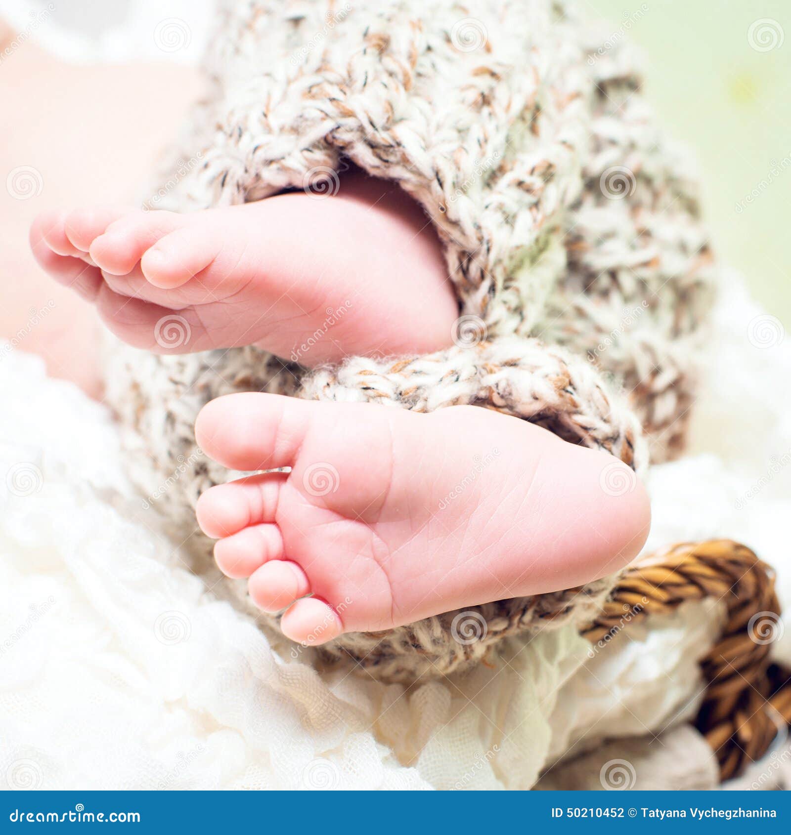 De Benen Van De Pasgeboren Baby Stock Foto - Image of delen, geboorte ...