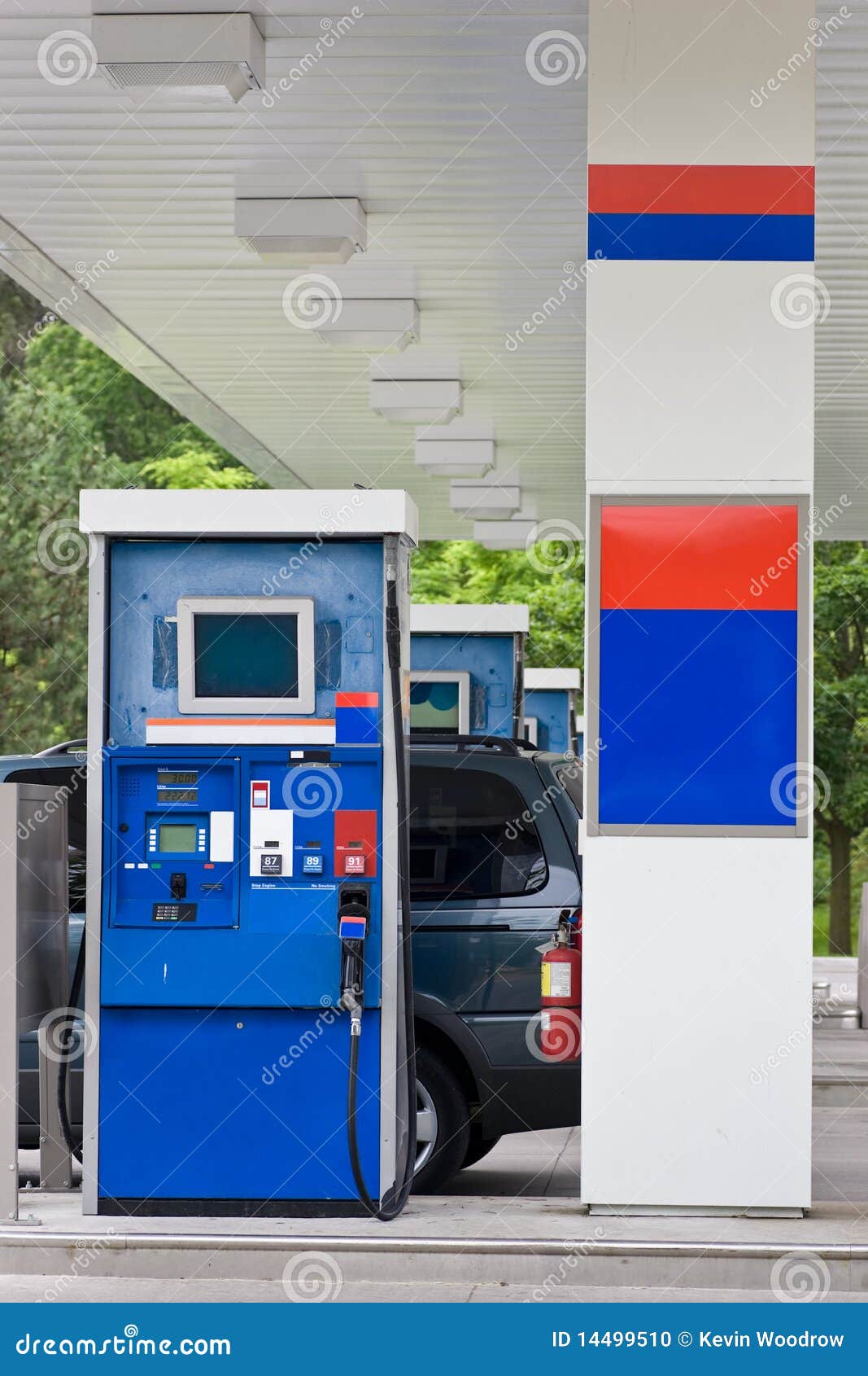 De Benzinepomp Van Het Benzinestation Stock Foto - Image of beeld ...