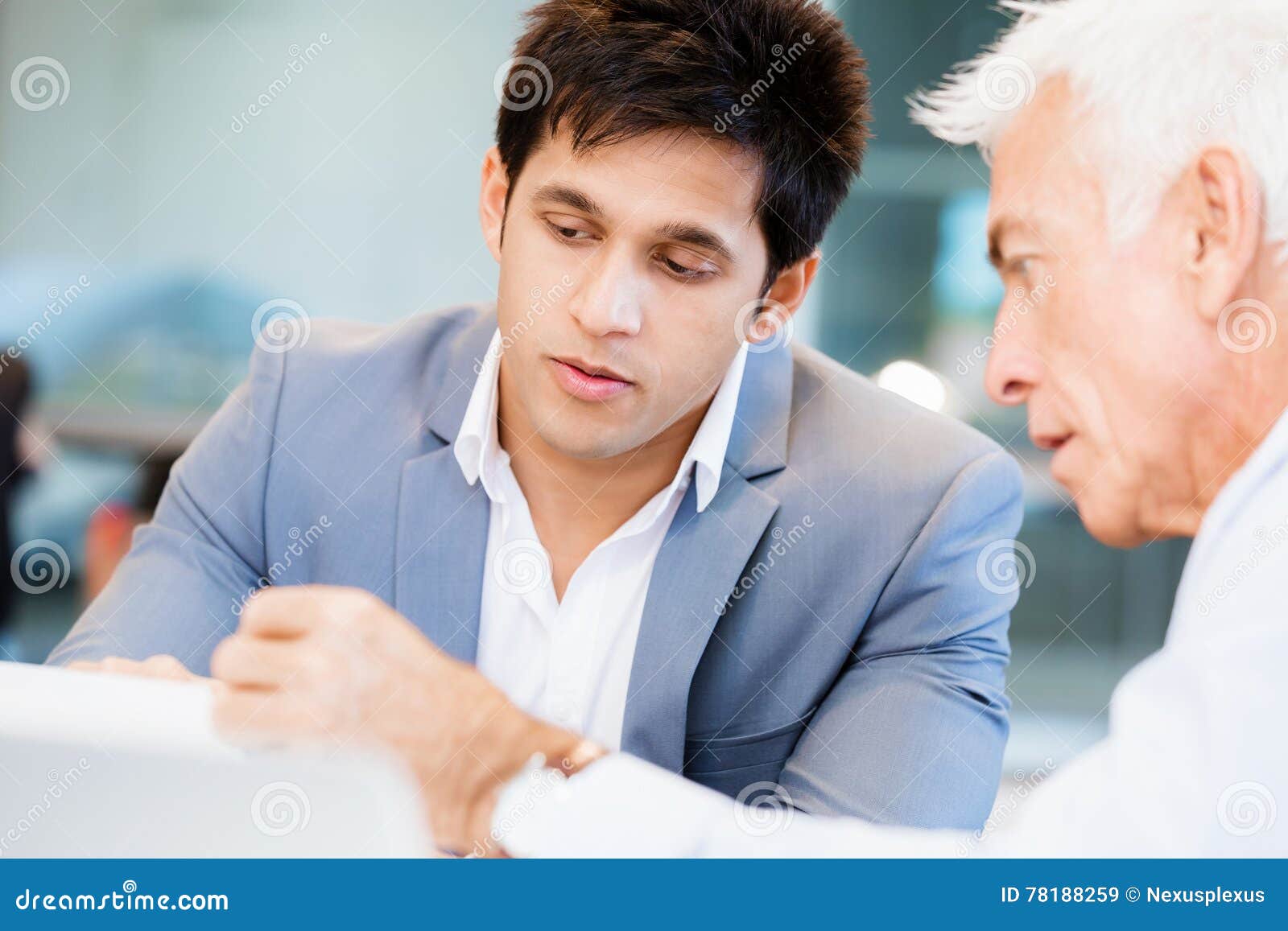 De Bespreking is De Manier Aan Oplossing Stock Afbeelding - Image of ...