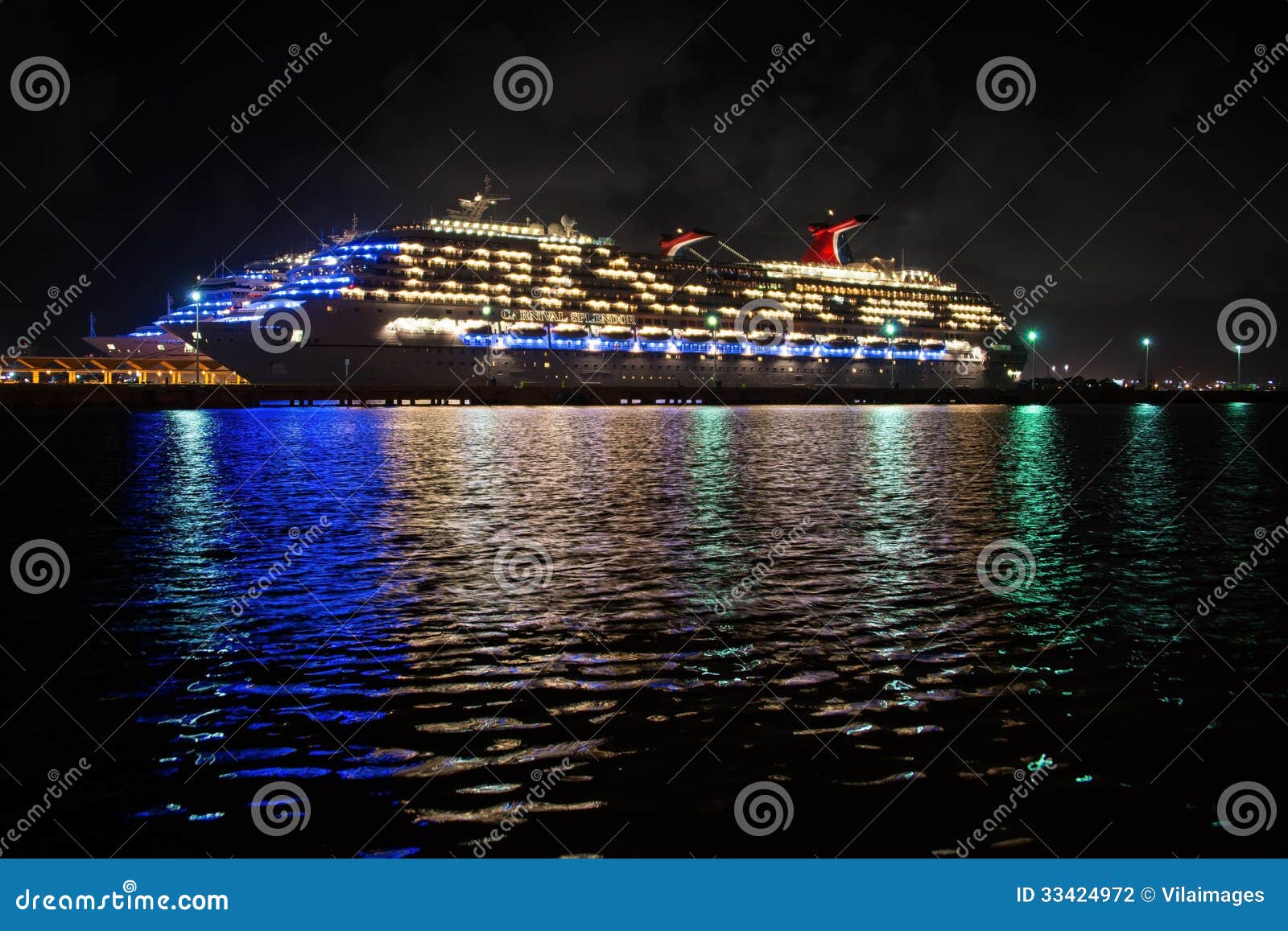 De Bezinning Van Het Cruiseschip Redactionele Fotografie - Image of ...