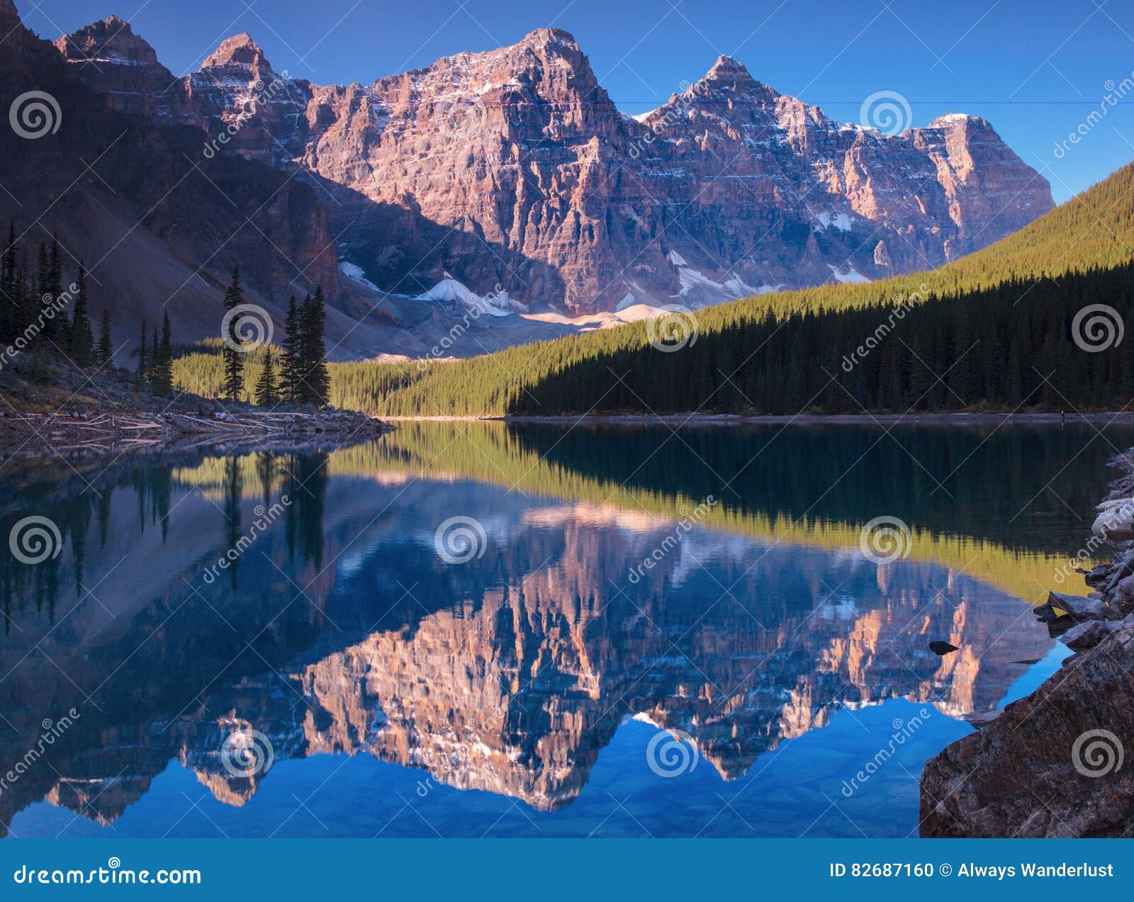 De Bezinning Van Het Morainmeer Stock Foto - Image of bezinning, mooi ...