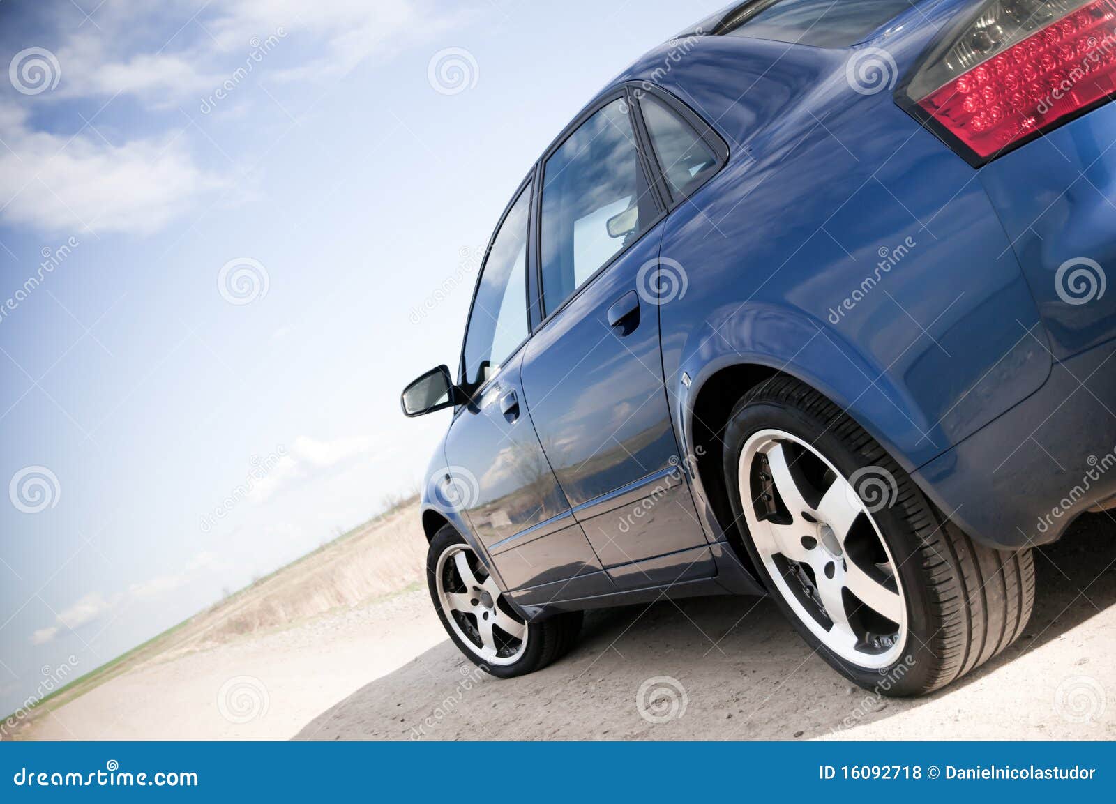 De Blauwe Auto Van De Familie Stock Foto - Image of windscherm, wiel ...
