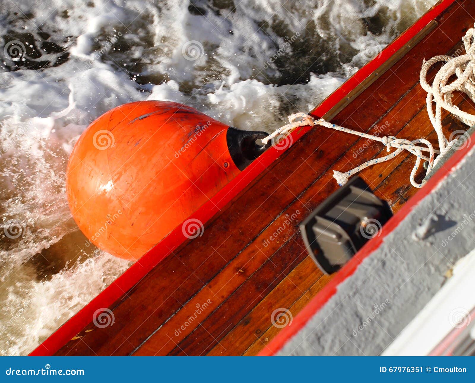 De boei van de meertros stock afbeelding. Image of boot - 67976351