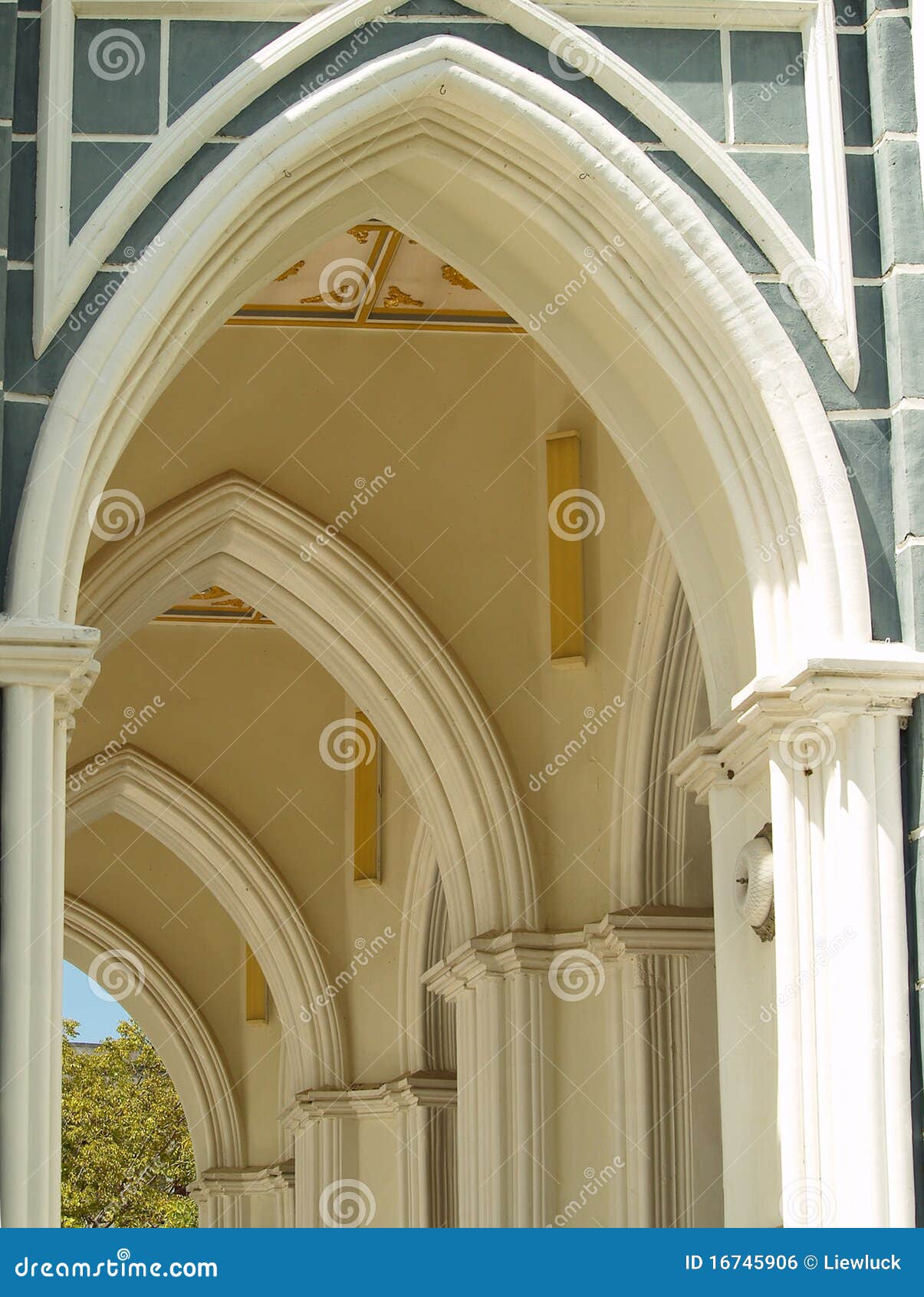 De boog van de ingang stock foto. Image of kader, gotisch - 16745906