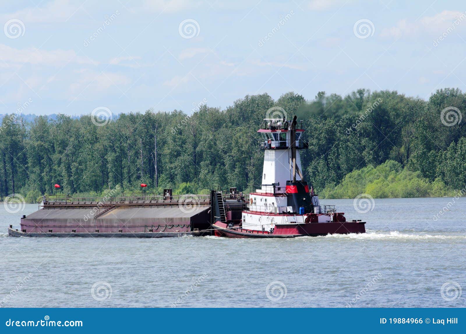 De Boot Die Van De Sleepboot Een Zware Aak Duwt Stock Foto - Image of ...