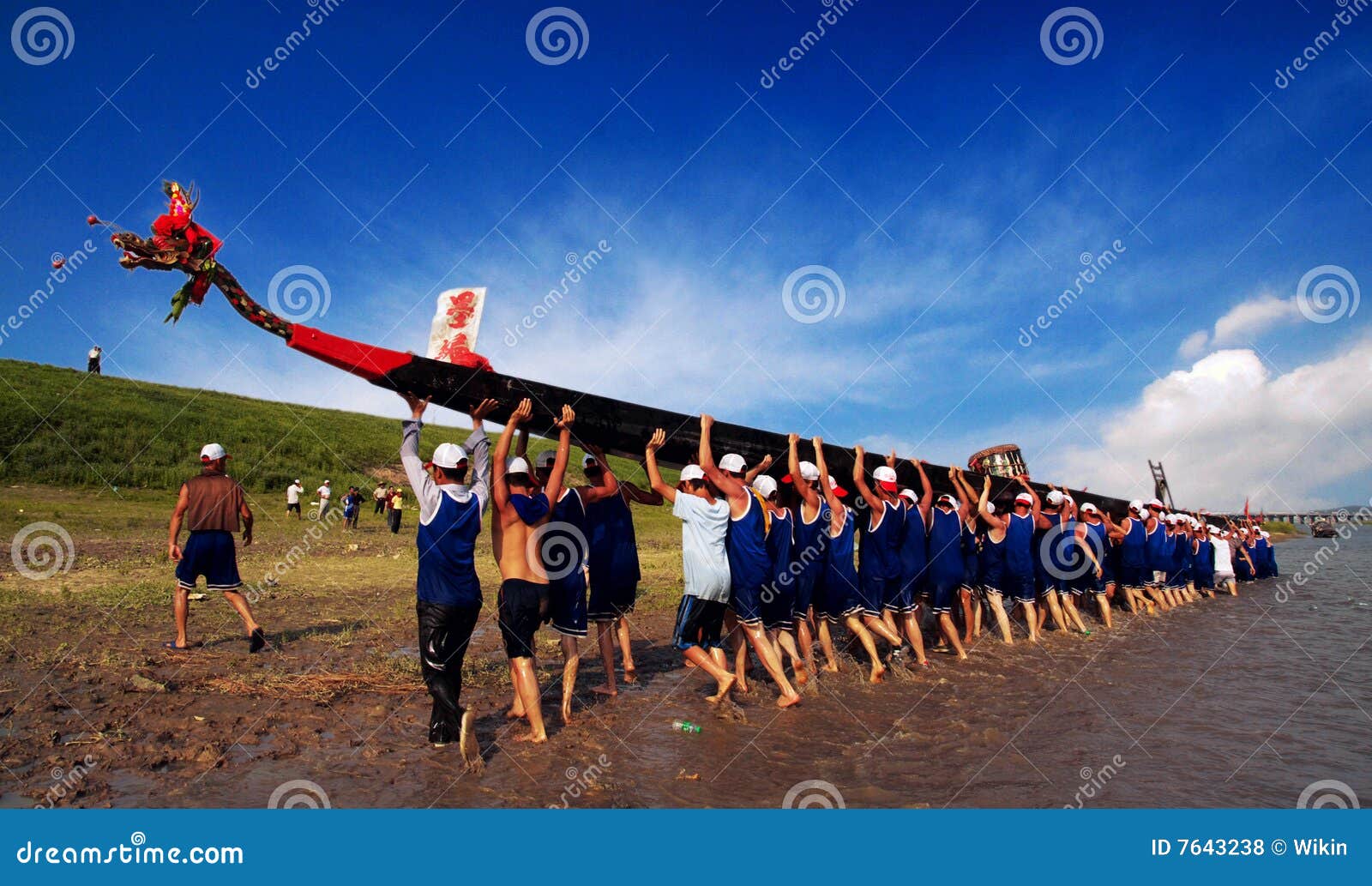 De boot van de draak redactionele stock foto. Image of haver - 7643238