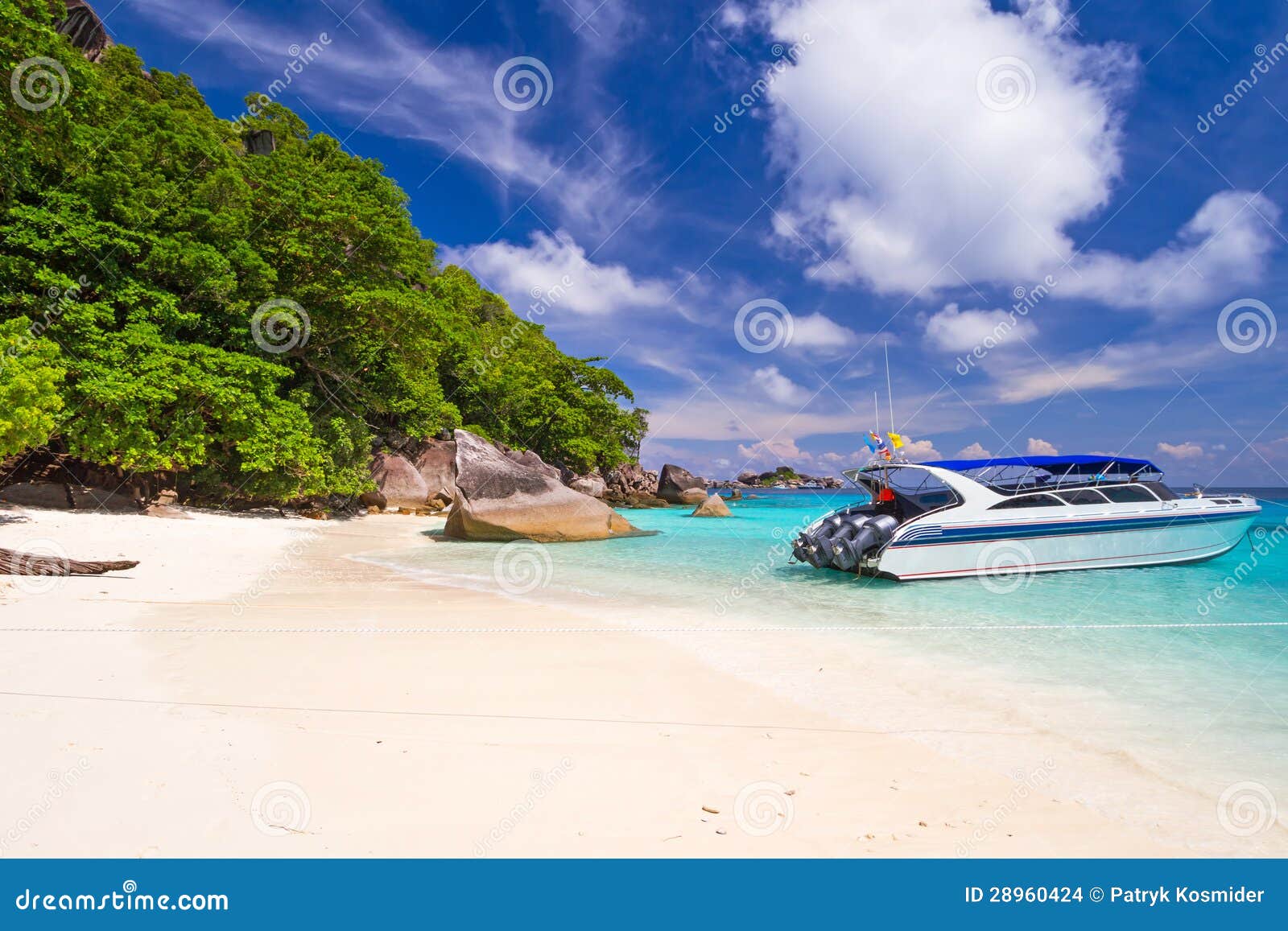 De Boot Van De Motor Bij Tropisch Strand Van Eilanden Similan Stock ...