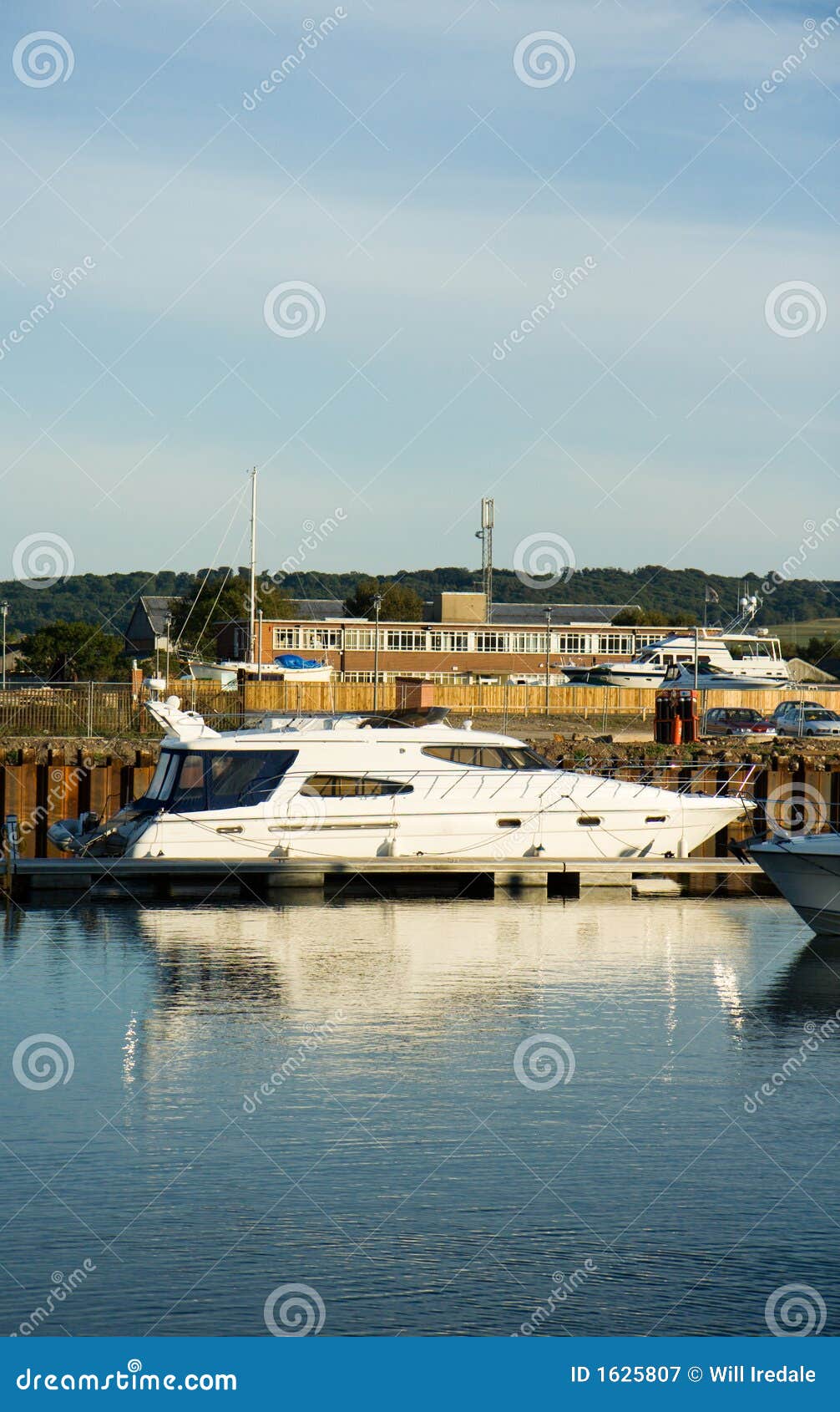 De Boot Van De Motor Van De Luxe Stock Afbeelding - Image of duur, rust ...