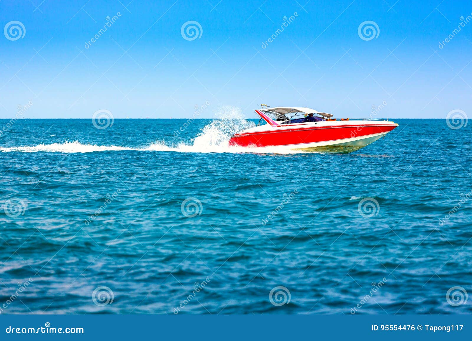 De Boot Van De Motorsnelheid Stock Foto - Image of zonnig, horizon ...