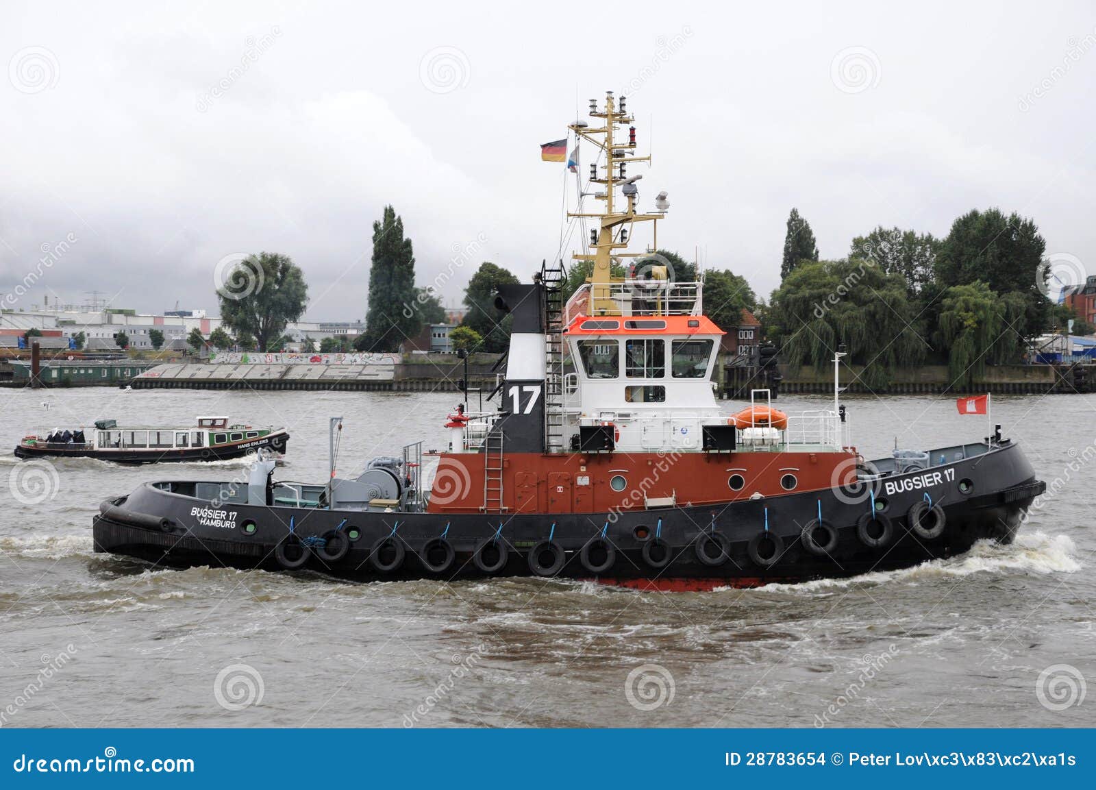 De Boot Van De Sleepboot Op Elbe Rivier Redactionele Stock Afbeelding ...