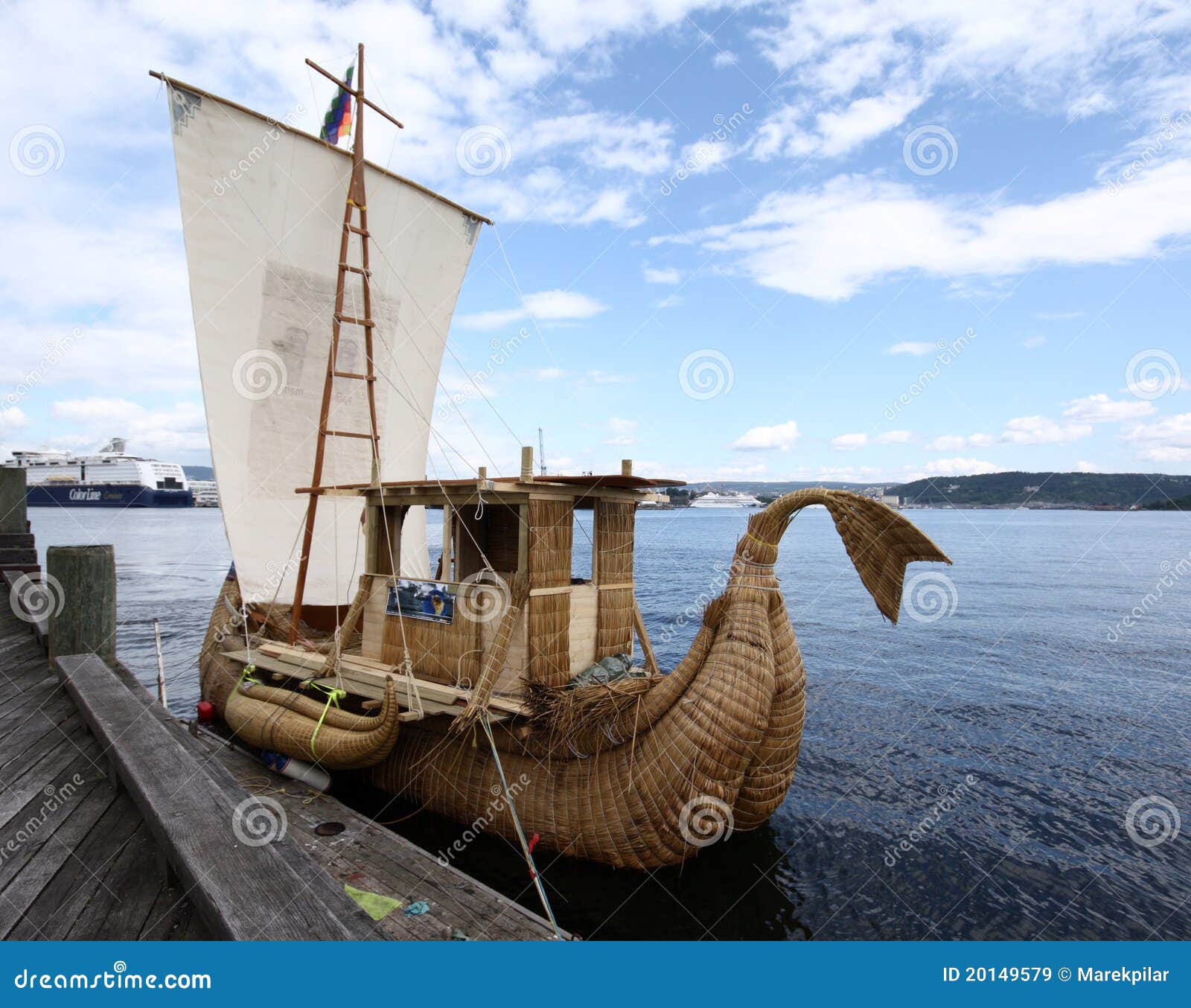 De boot van het riet redactionele stock afbeelding. Image of schip ...
