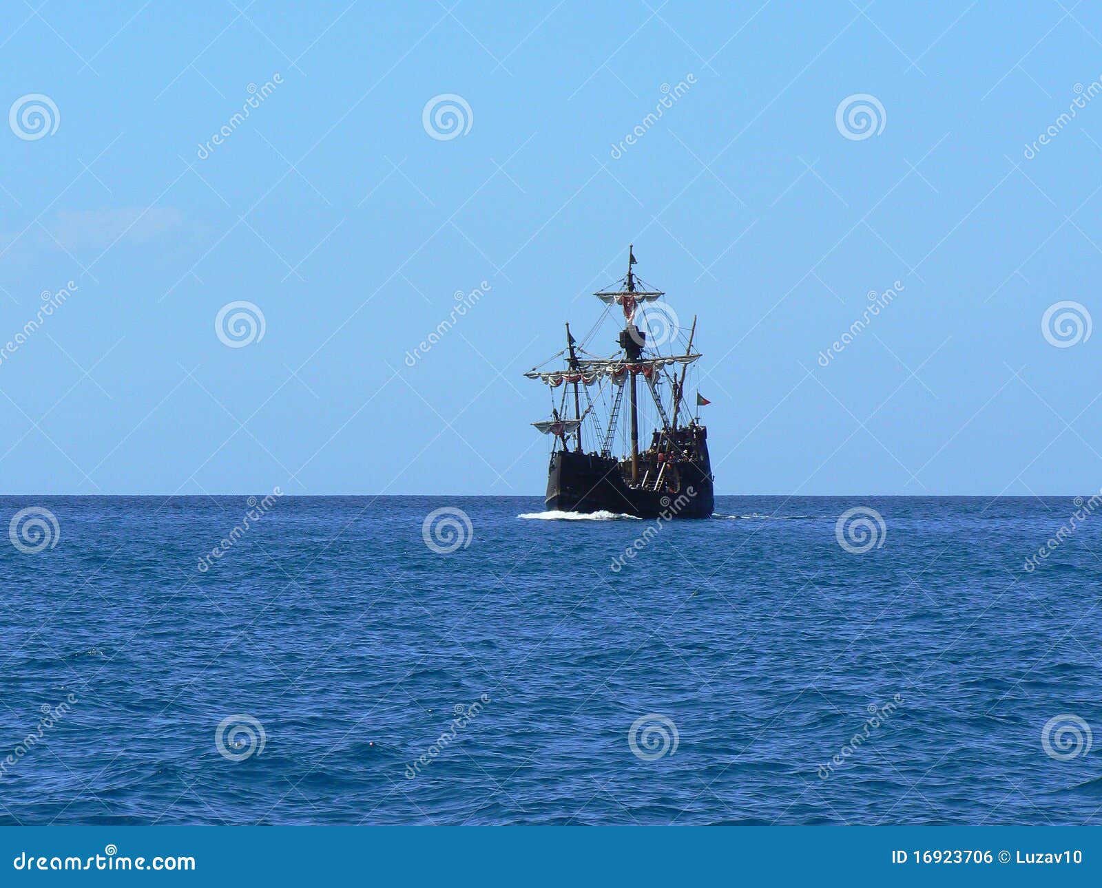 De boot van piraten stock foto. Image of zeeman, overzees - 16923706