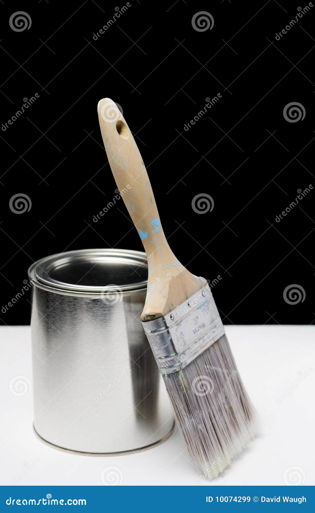 De Borstel Van De Verf En Kan Stock Afbeelding - Image of zwart ...