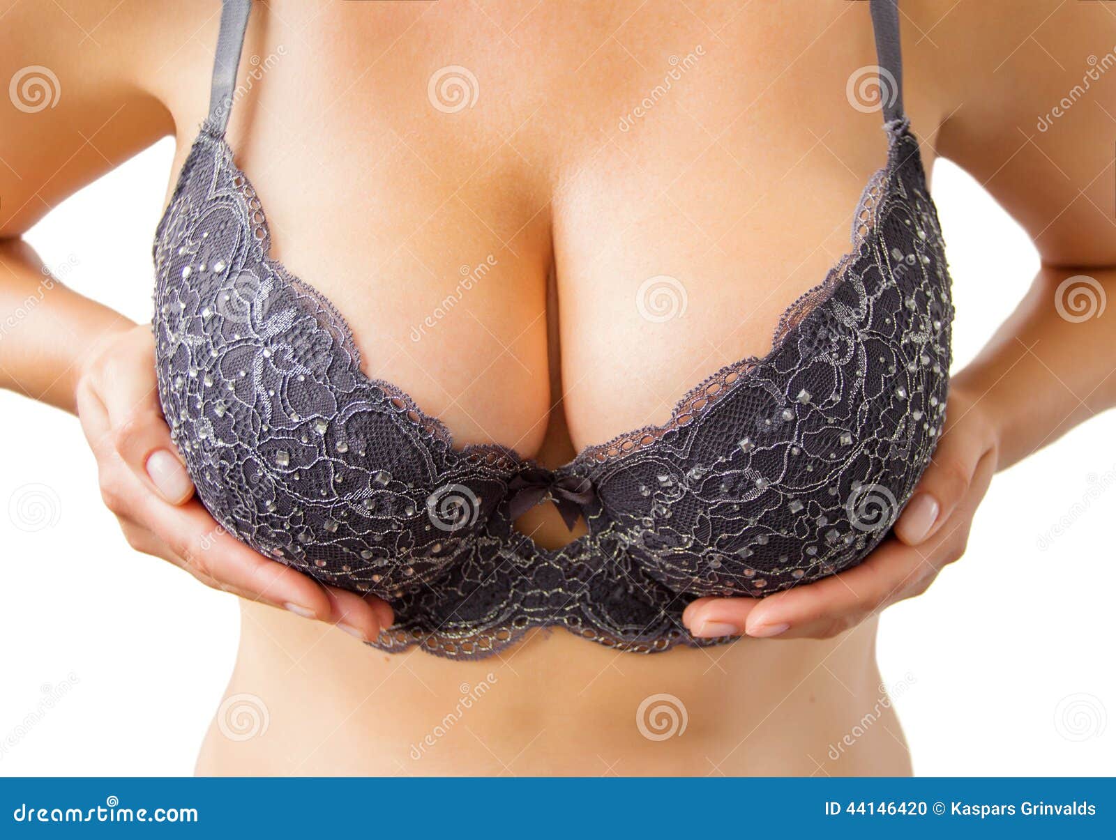 De Borsten Van De Mooie Grote Vrouw In Zwarte Bustehouder Stock Foto