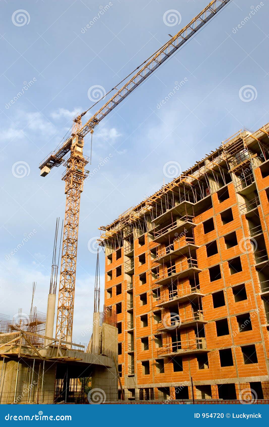 De bouw van een huis stock foto. Image of baksteen, niveau - 954720