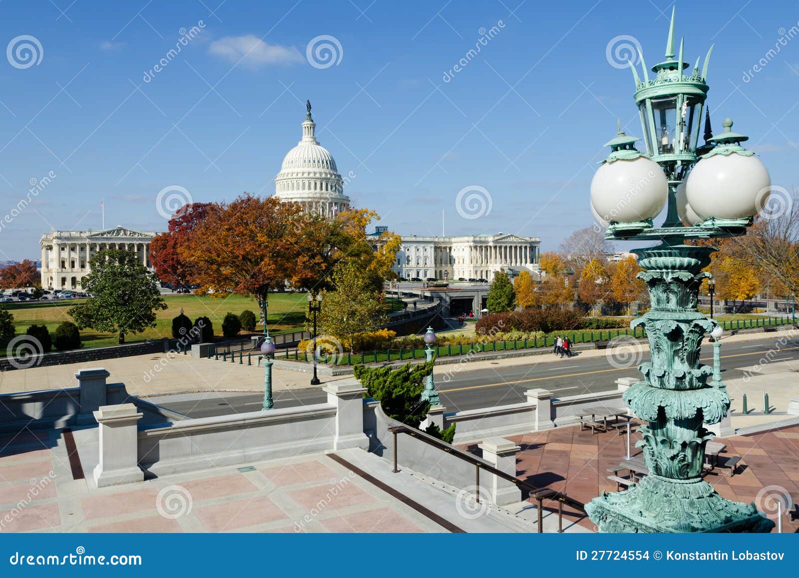 De Bouw Van Het Capitool in Washington DC in Daling Stock Foto - Image ...