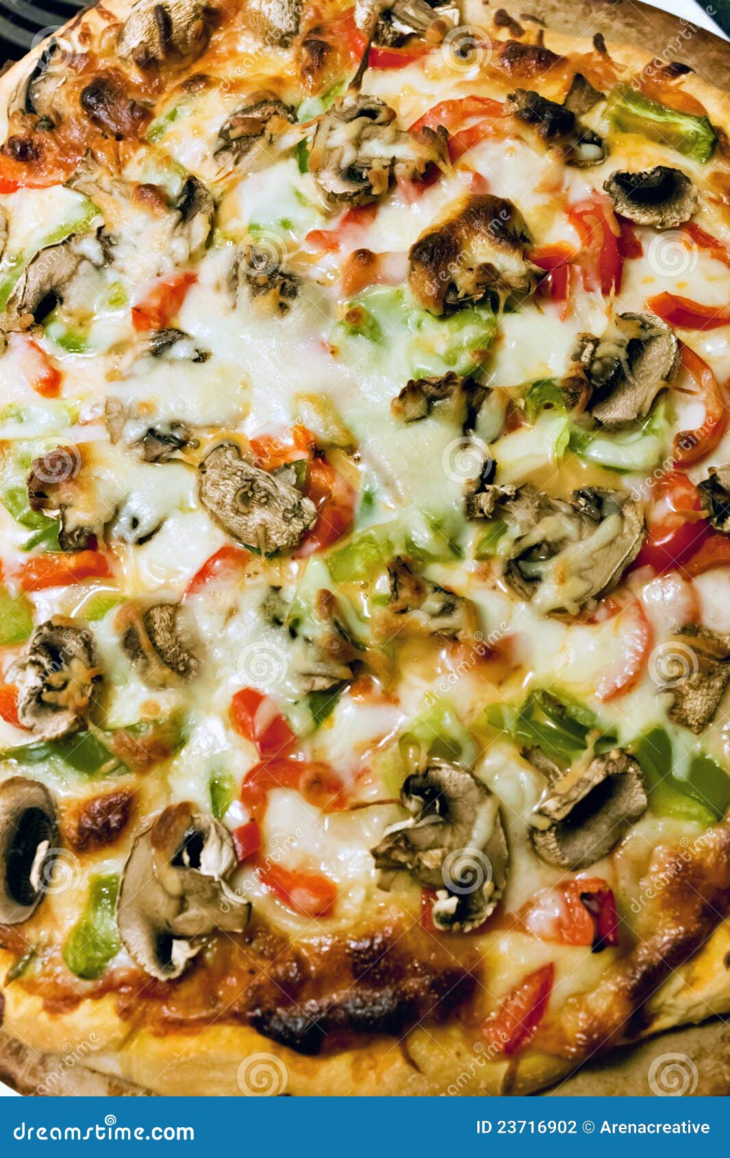 De Bovenste Laagjes Van De Pizza Van De Combinatie Stock Foto - Image ...