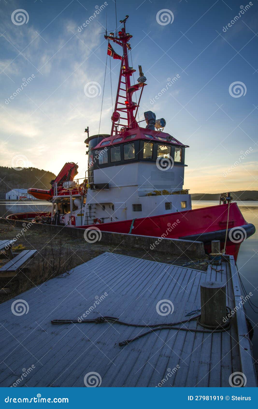 De Braadpan Van De Sleepboot Stock Afbeelding - Image of manoeuvre ...