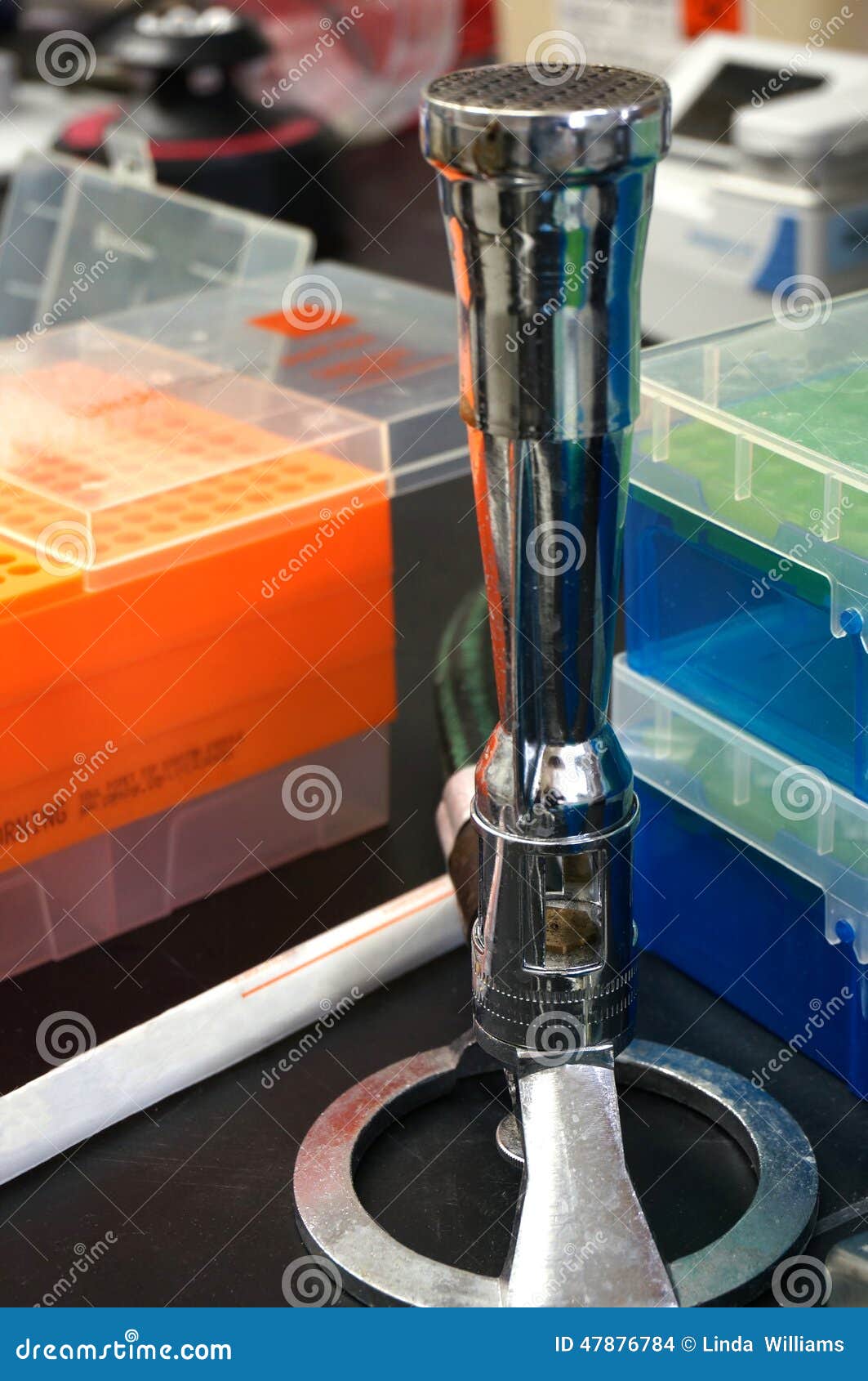 De Brander Van Gasbunsen in Onderzoeklaboratorium Stock Foto - Image of ...