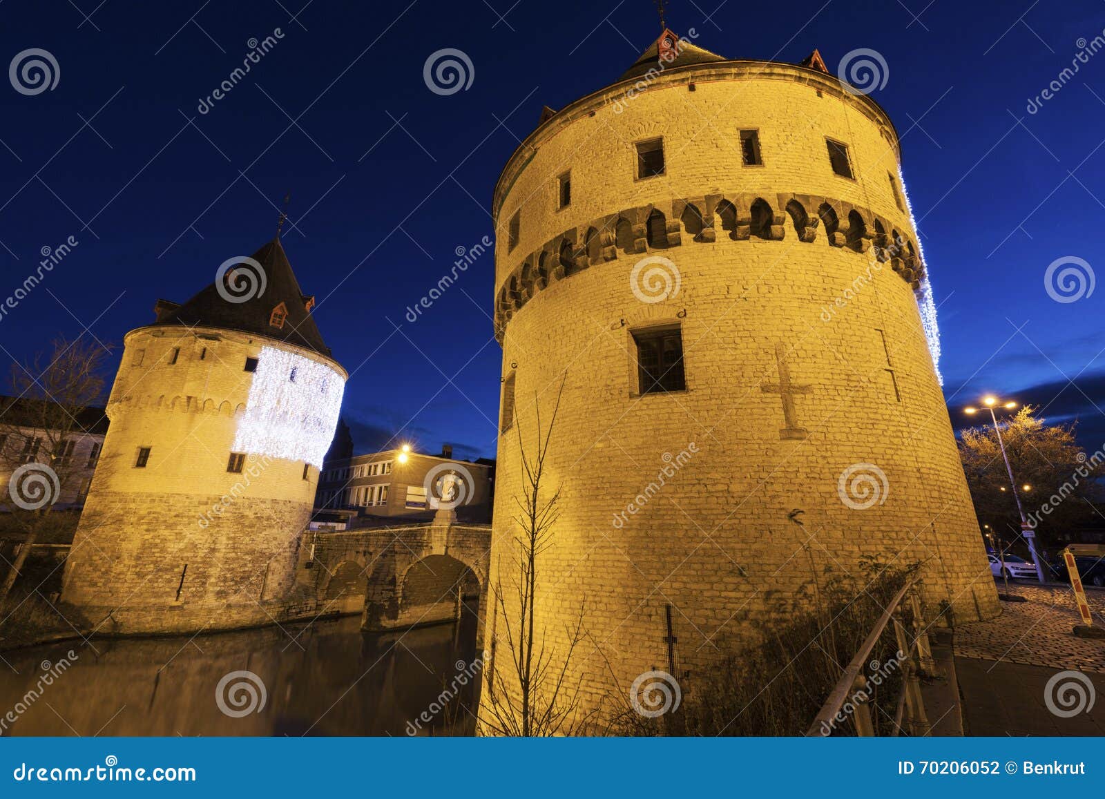 De Brug Van Broeltorens in Kortrijk Stock Foto - Image of torens, hemel ...