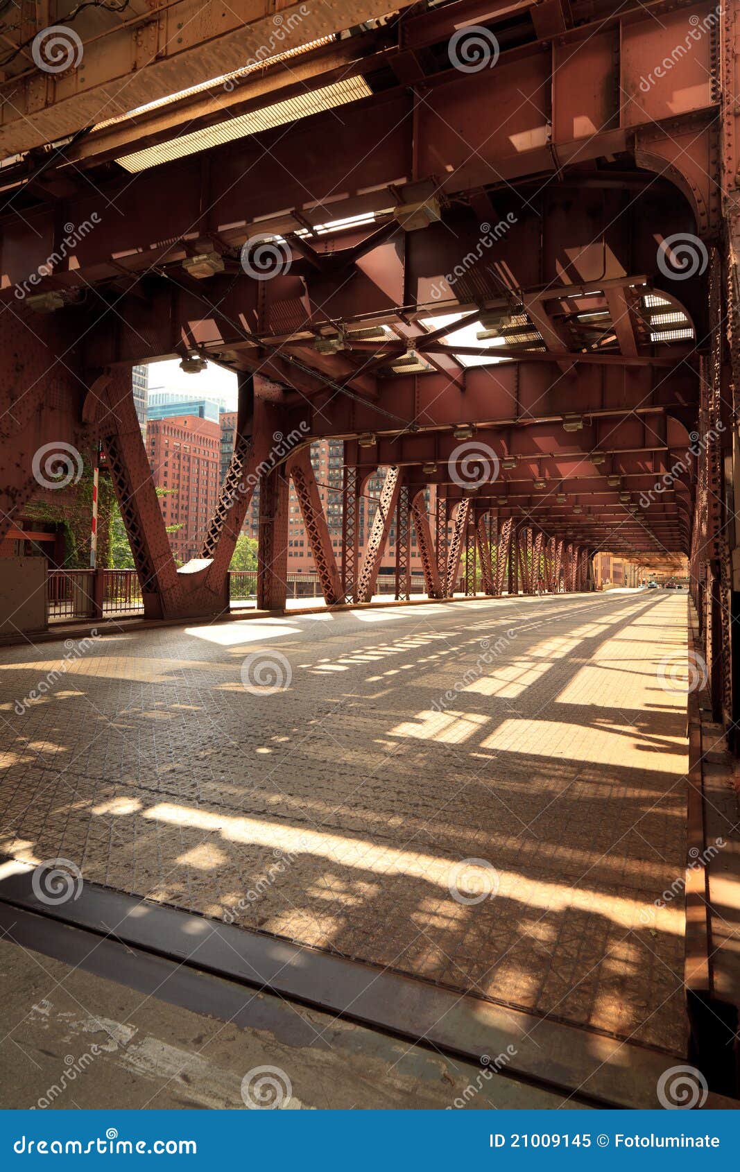 De Brug Van De Rivier Van Chicago Stock Afbeelding - Image of staal ...