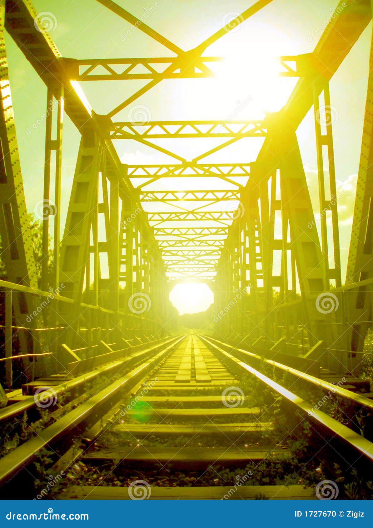 De Brug van de spoorweg stock foto. Image of zonsondergang - 1727670