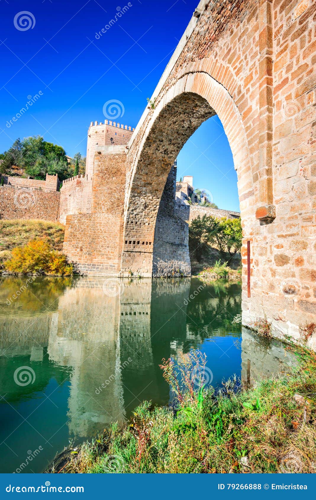 De Brug Van Toledo, Castilla, Spanje - Alcantara- Stock Foto - Image of ...