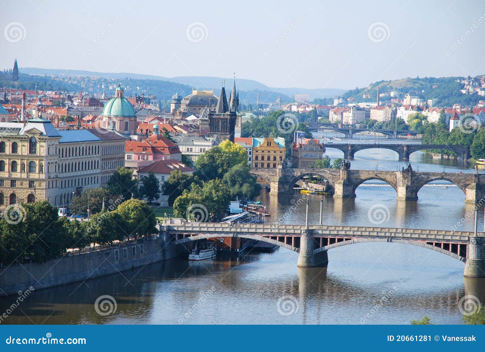 De bruggen van Praag stock afbeelding. Image of kaarsen - 20661281