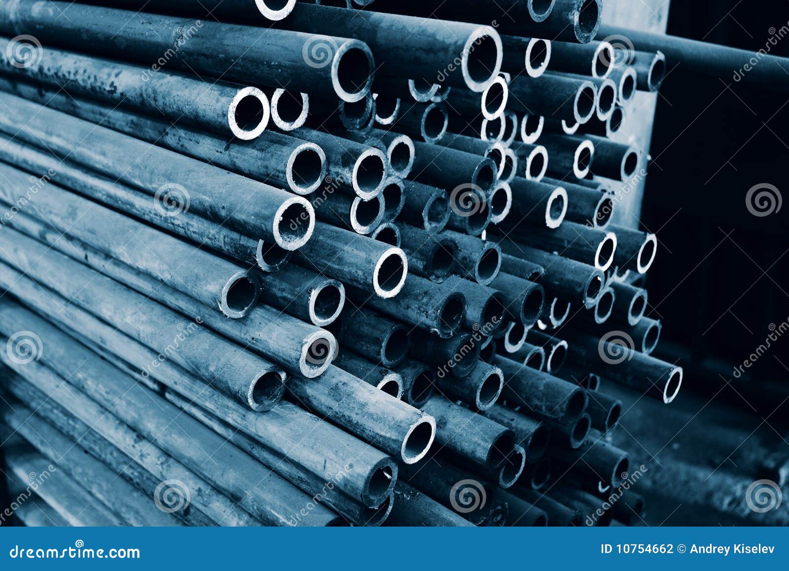 De buizen van het ijzer stock foto. Image of bundels - 10754662