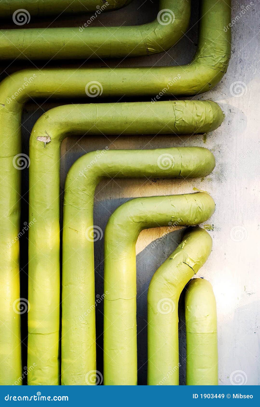 De buizen van het nut stock afbeelding. Image of muur - 1903449