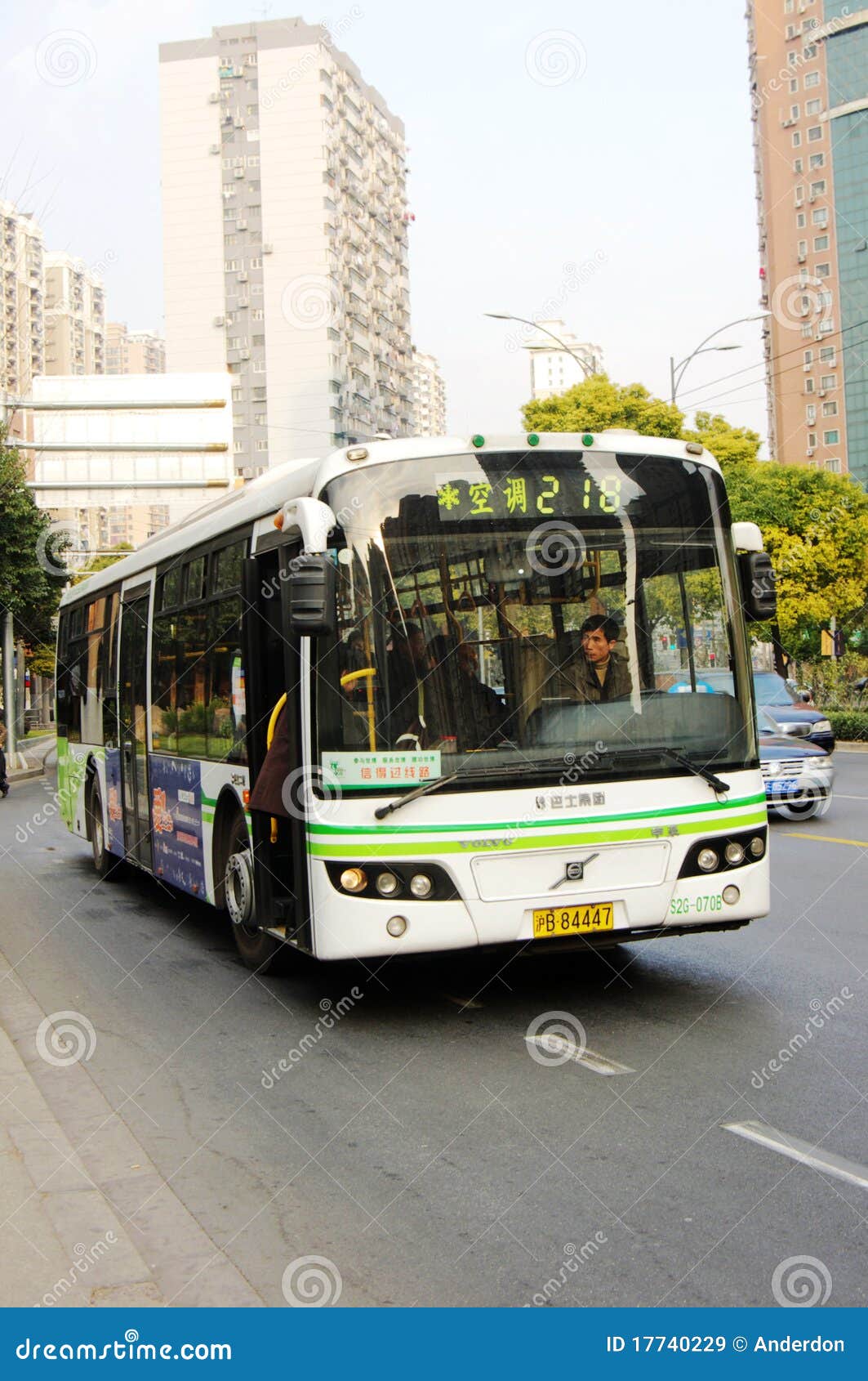 De Bus Van De Stad SWB6120V4 12m Redactionele Stock Afbeelding - Image ...