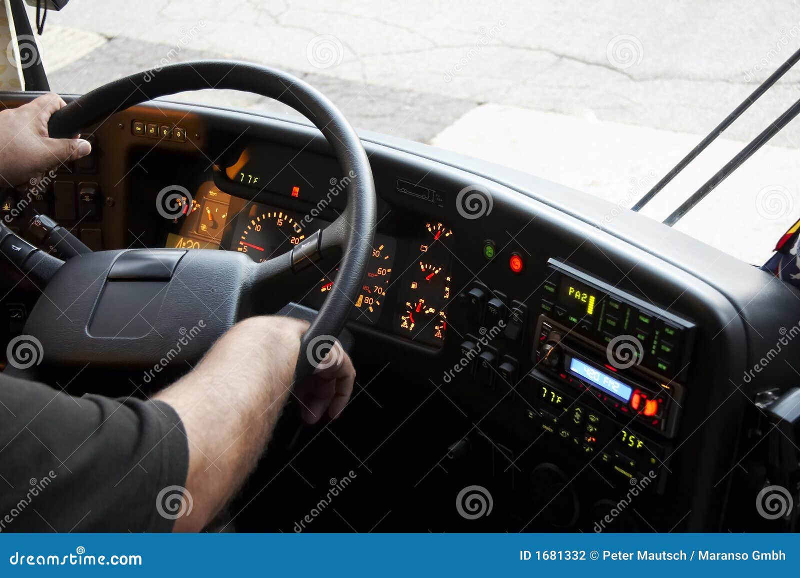 De Buschauffeur Van Het Dashboard Stock Foto - Image of licht ...