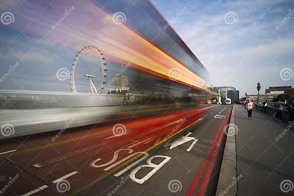 De busstrook van Londen redactionele stock afbeelding. Image of klok ...