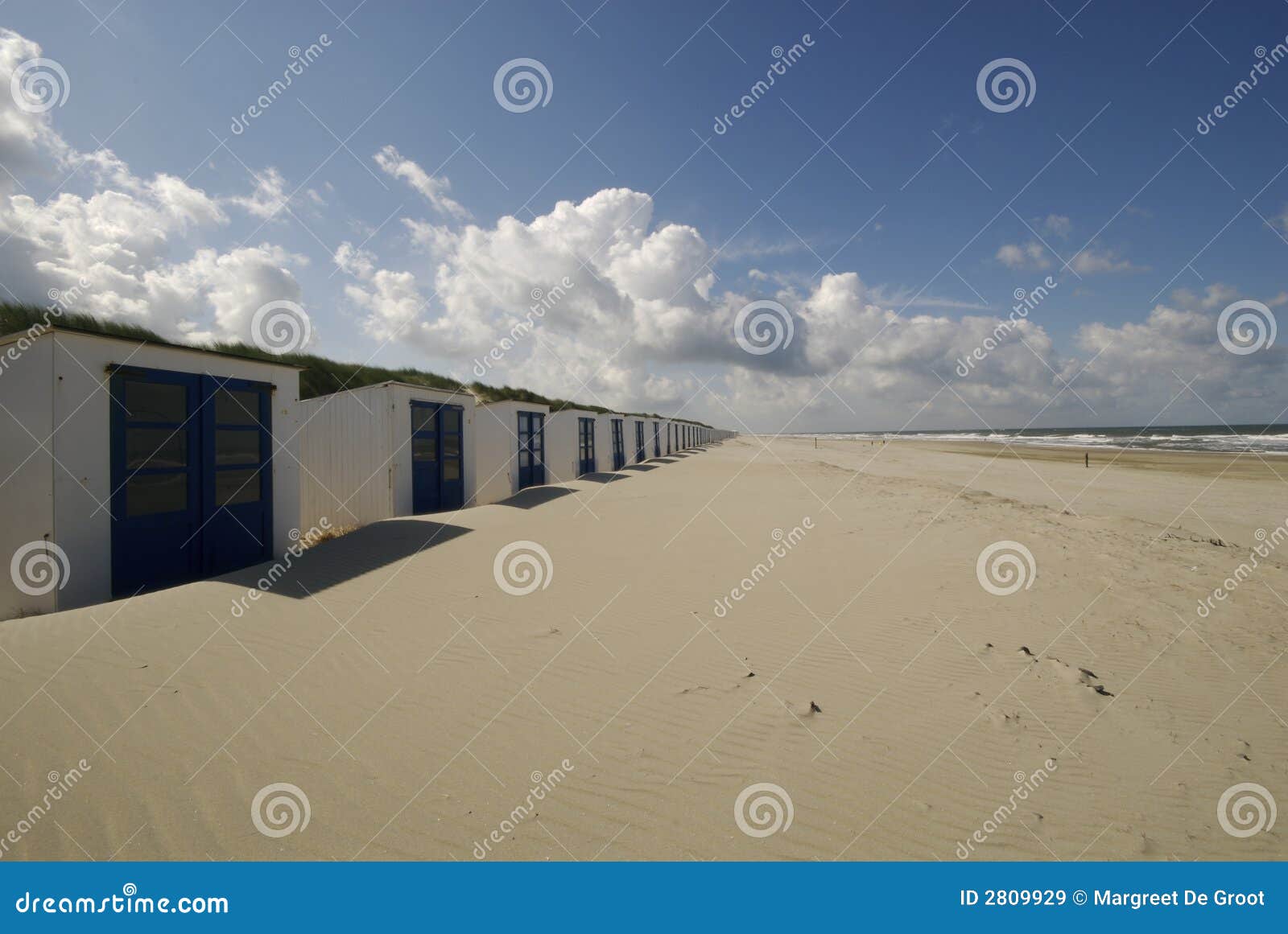 De cabines van het strand stock afbeelding. Image of wolken - 2809929
