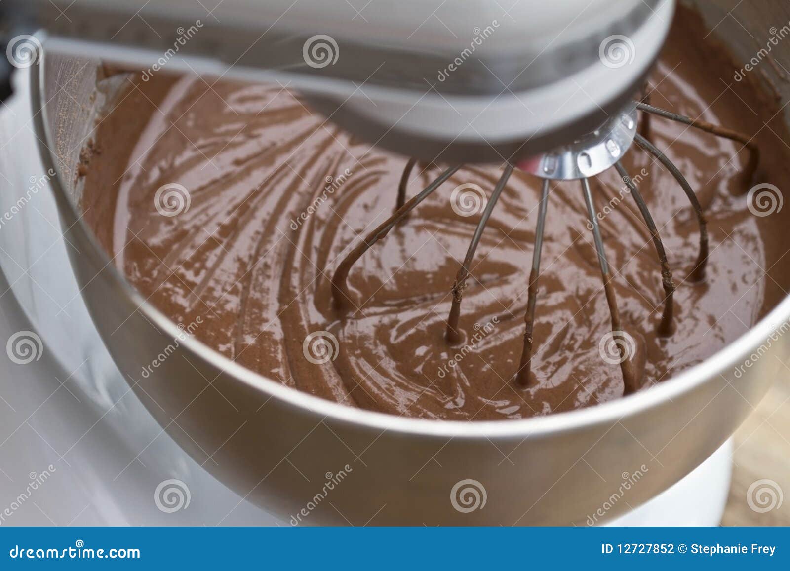 De Cakebeslag Van De Chocolade Stock Foto - Image of koekje, menger ...