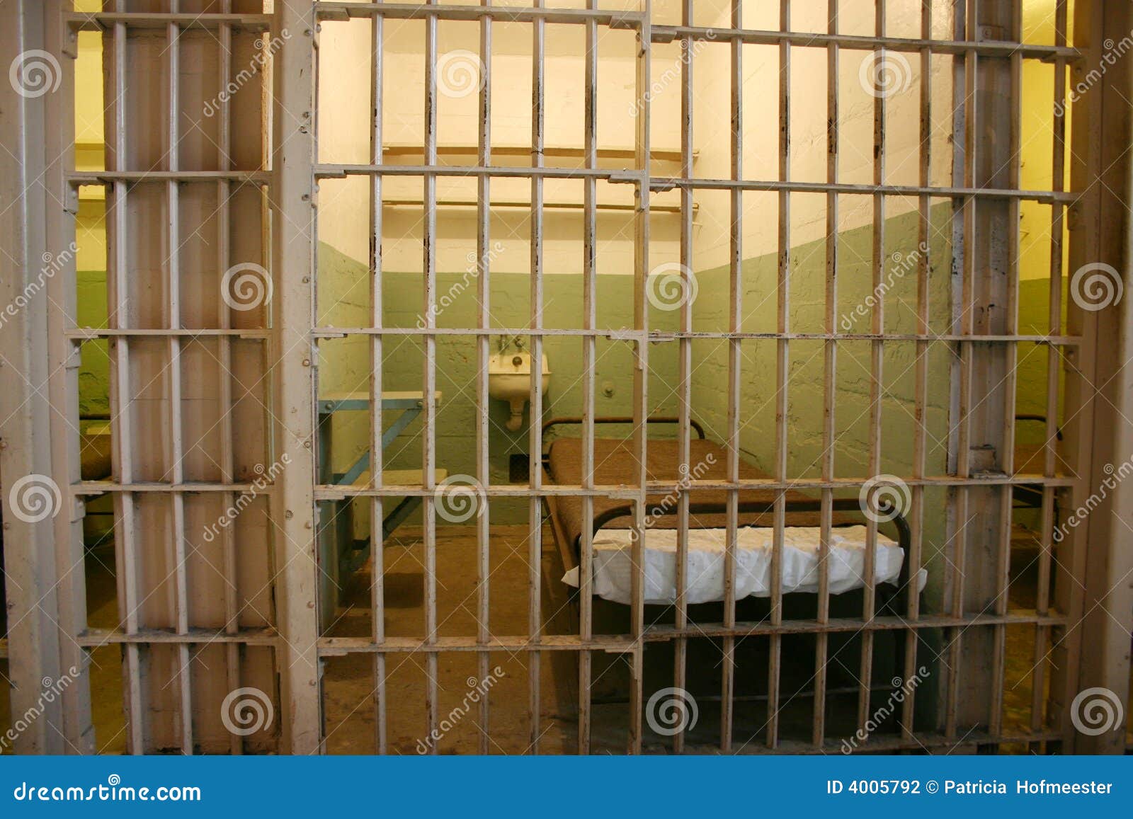 De Cel Van De Gevangenis in Alcatraz Stock Foto - Image of wieg ...