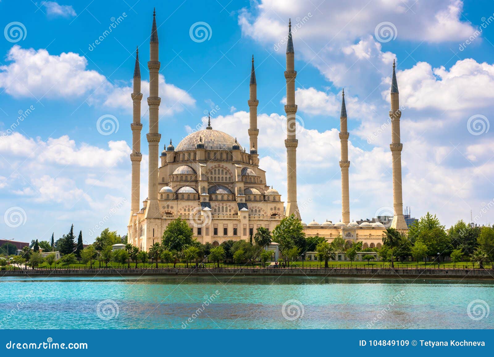 De Centrale Moskee Van Turkije Adana Sabanci Stock Afbeelding - Image ...