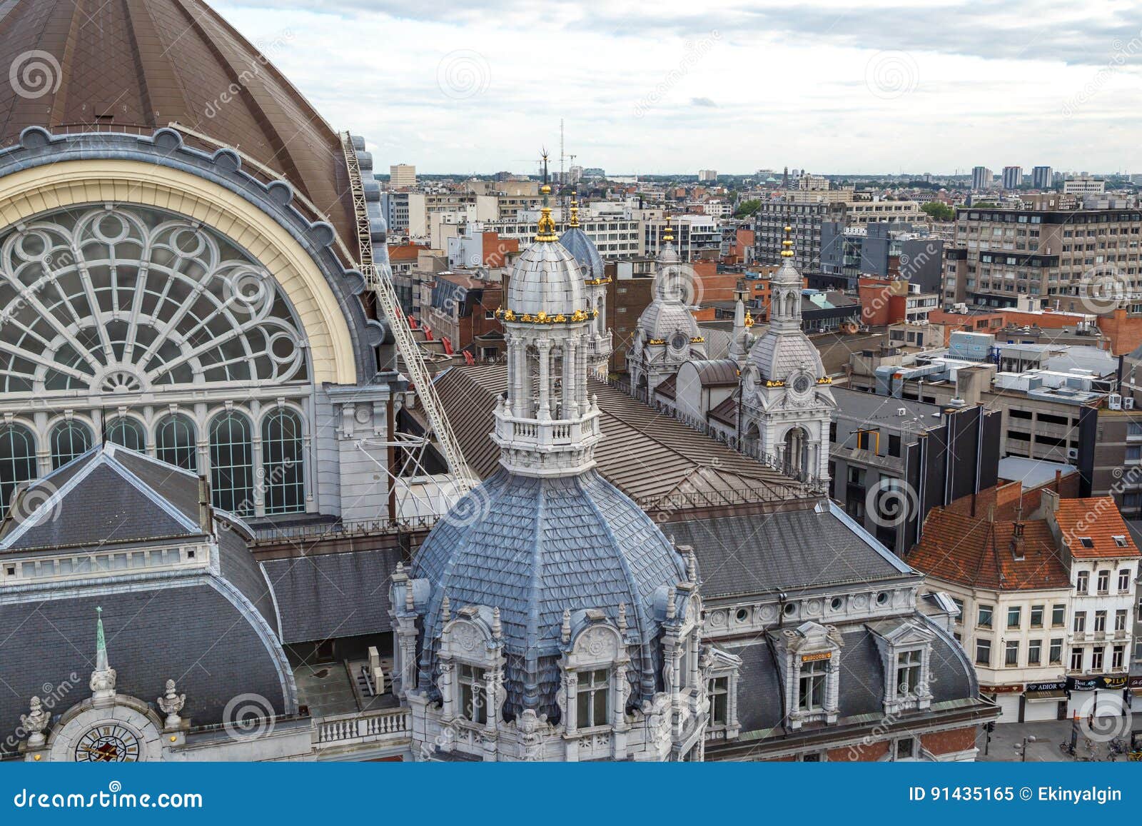 De Centrale Post Van Antwerpen Redactionele Afbeelding - Image of ...