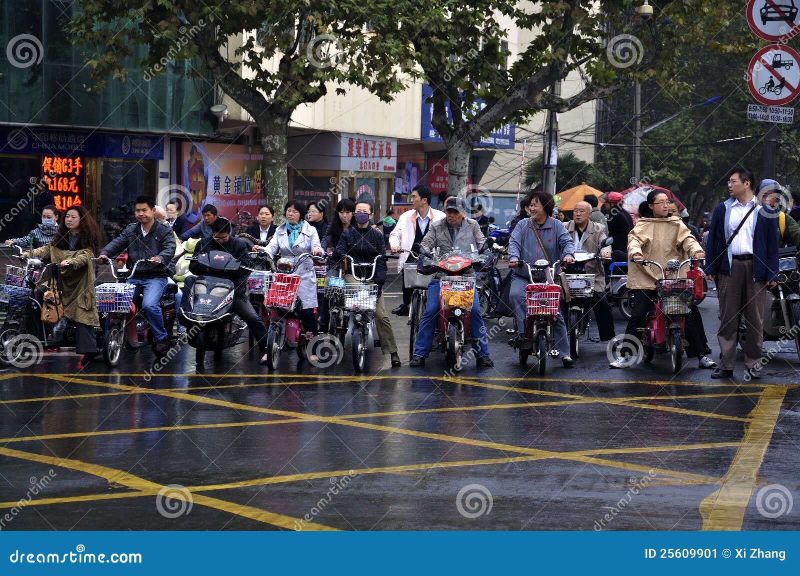 De Chinese, Bevolking Van China Redactionele Foto - Image of stad ...