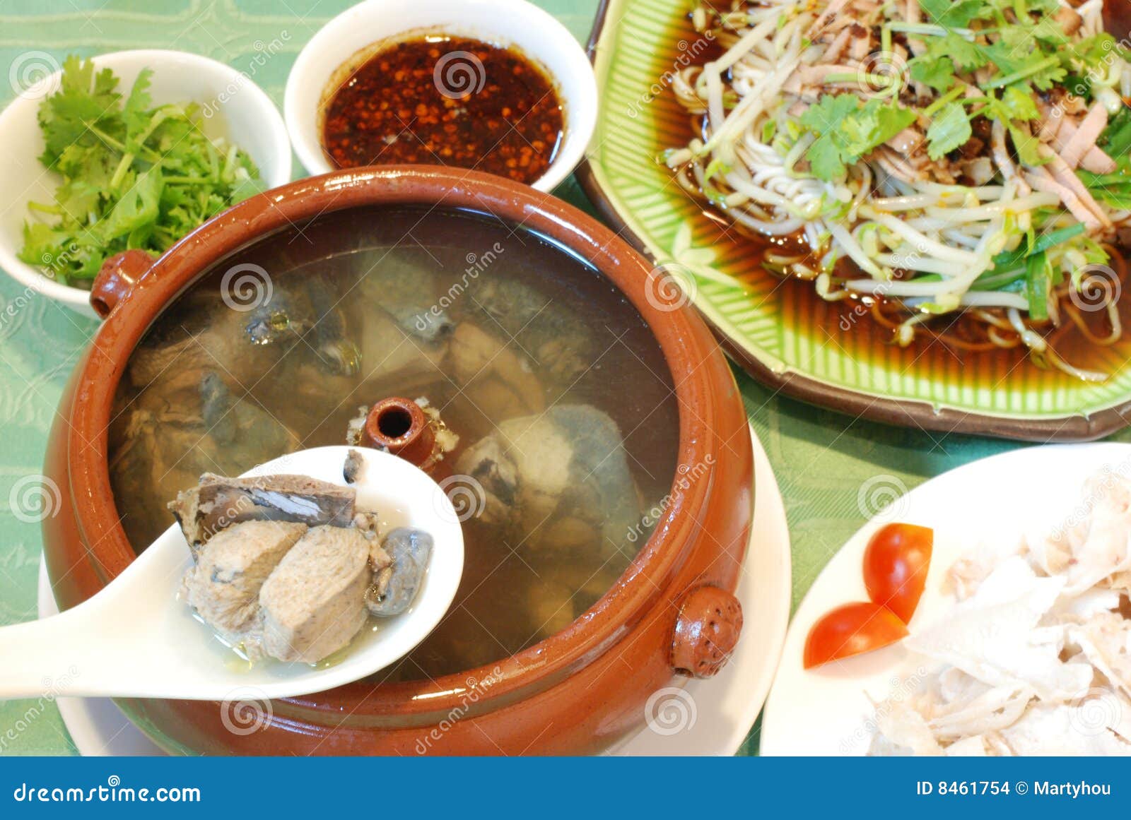 De Chinese Cursus Van De Kippenpot Stock Foto - Image of koude, kruidig ...