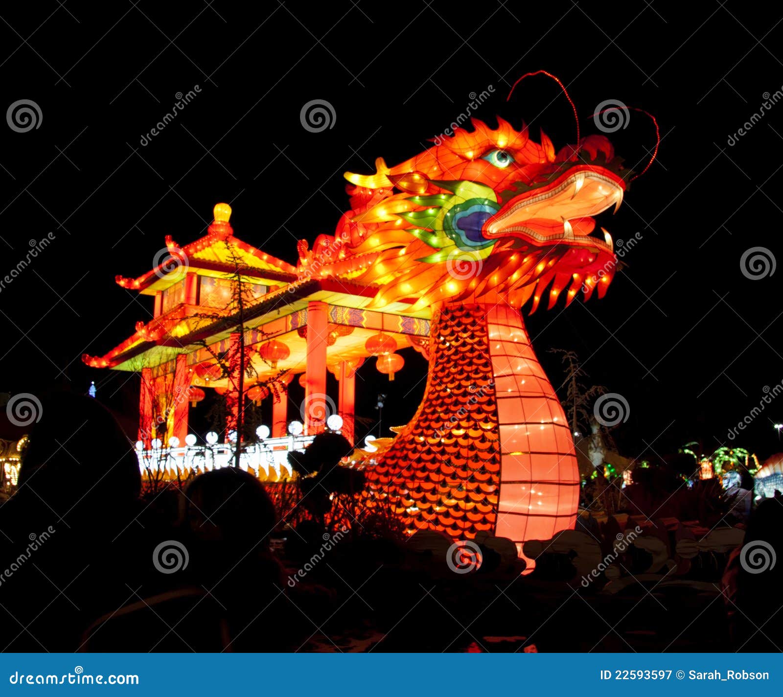 De Chinese Lantaarn Van De Boot Van De Draak Stock Afbeelding - Image ...