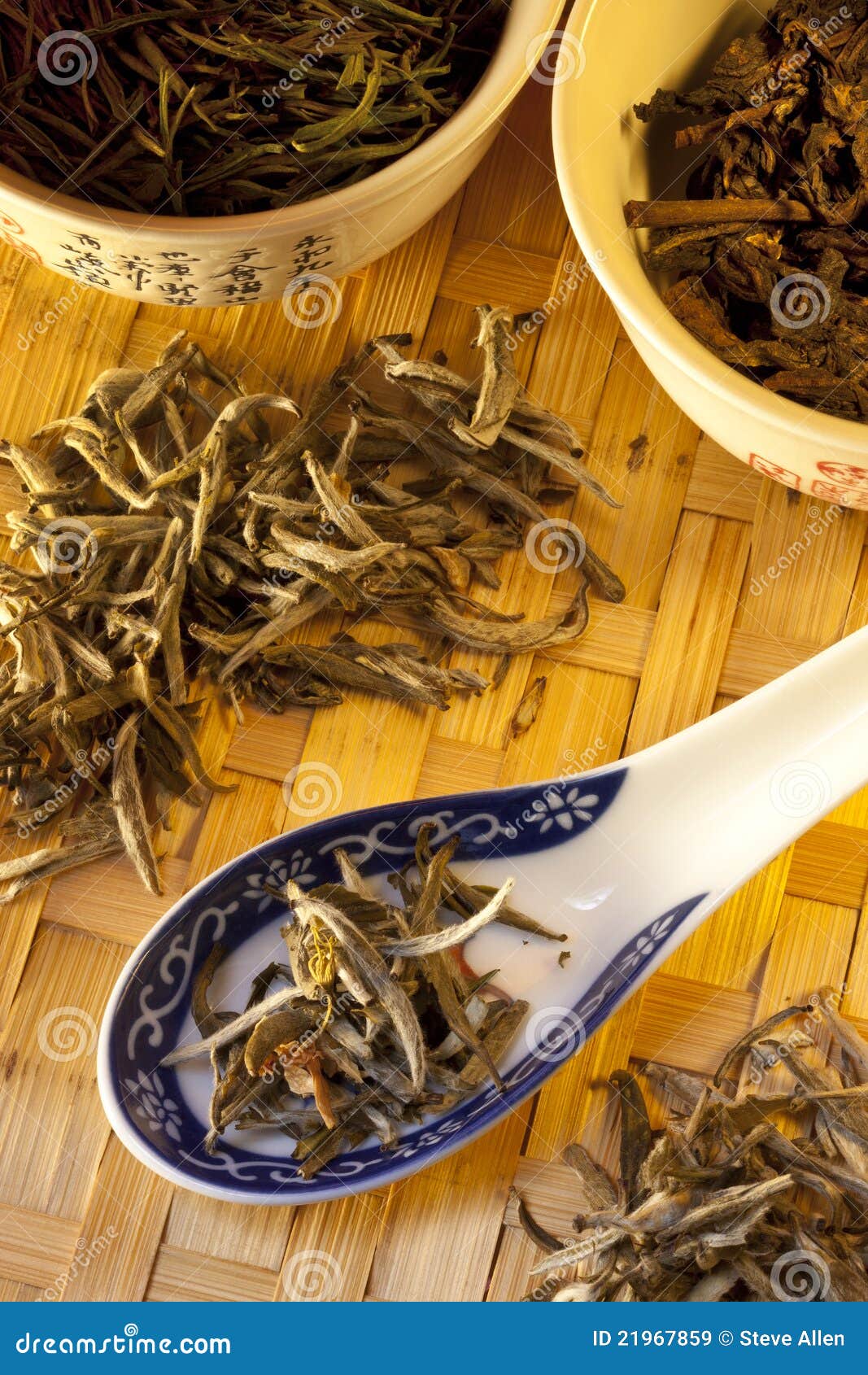 De Chinese Zilveren Thee Van De Naald Stock Afbeelding - Image of ...