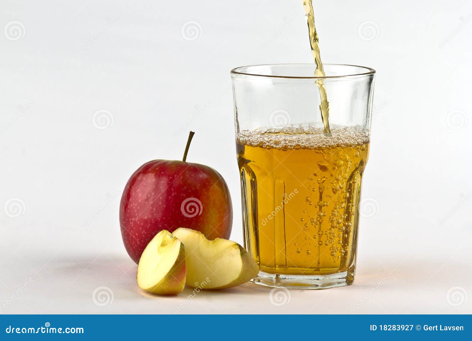 De Cider Van De Appel Het Gieten Neer in Glas Stock Afbeelding - Image ...