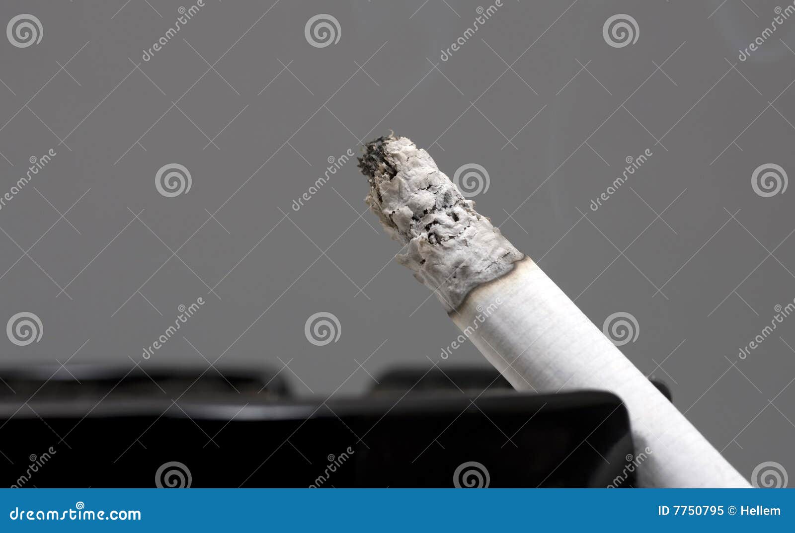 De Close-up Van Het Roken Van Sigaretten Stock Afbeelding - Image of ...