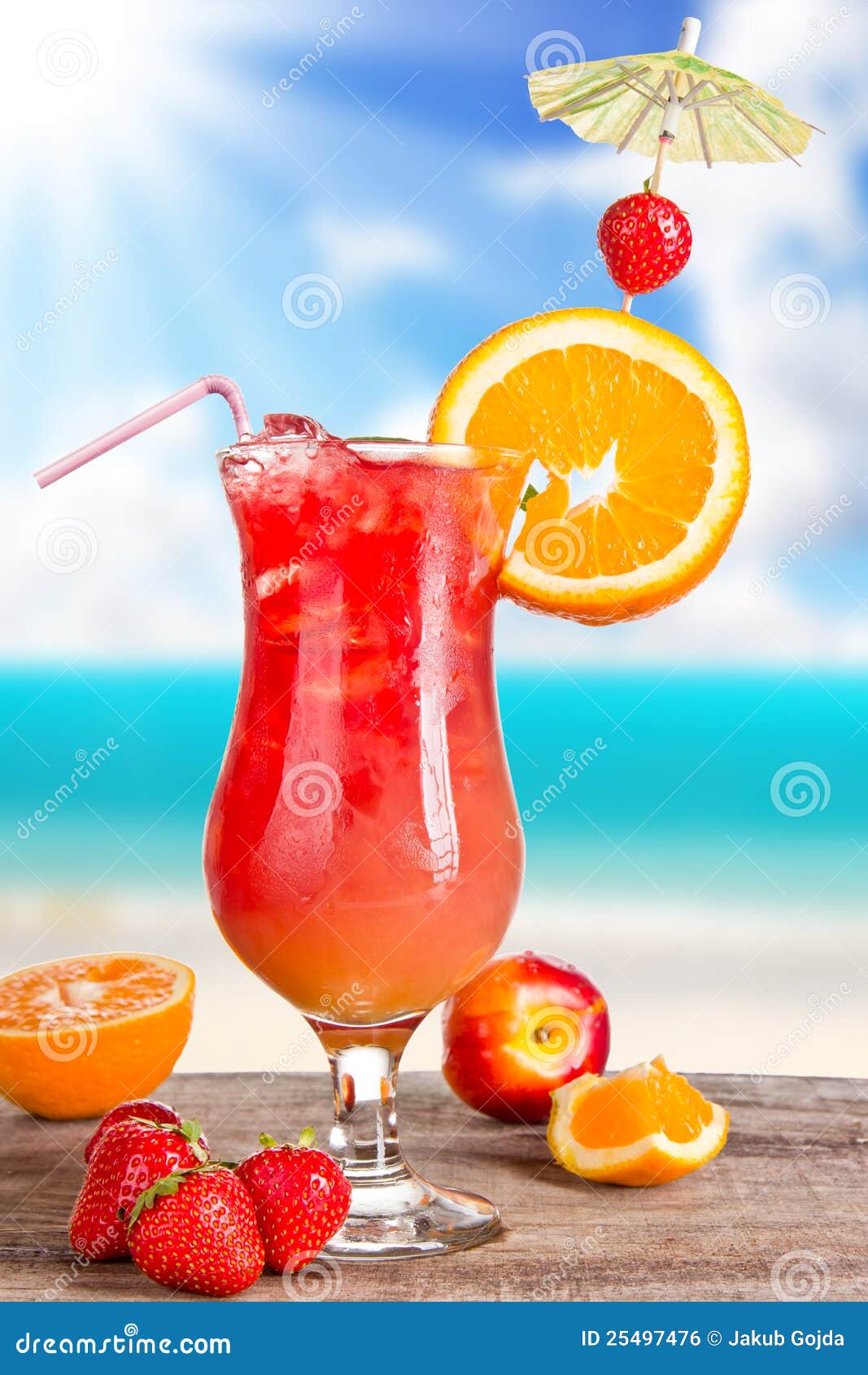 De cocktail van de zomer stock foto. Image of veenbes - 25497476