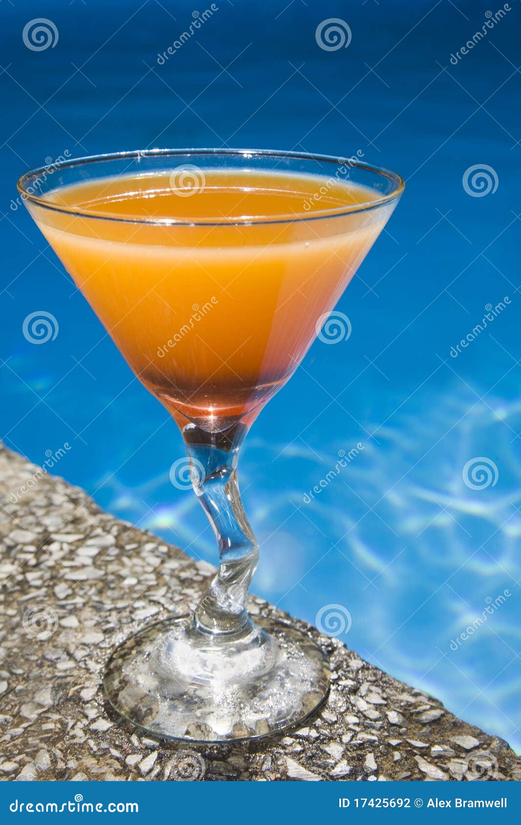 De Cocktail van Poolside stock foto. Image of drank, zomer - 17425692