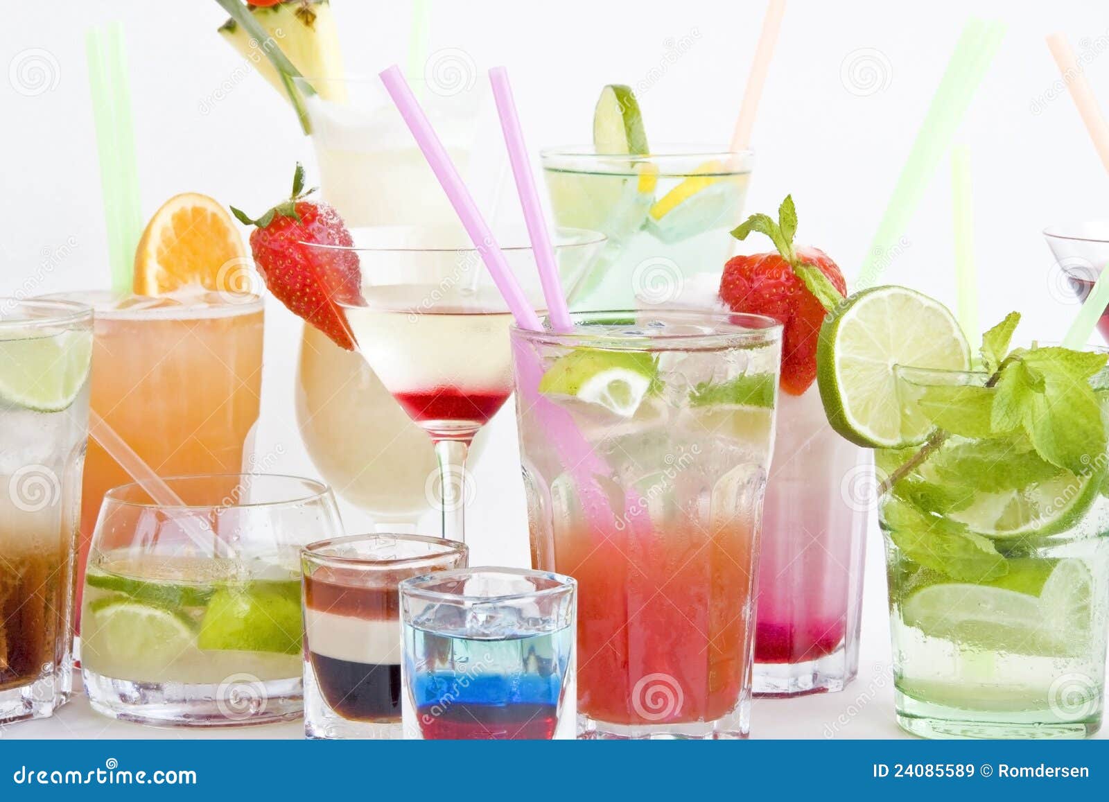 De cocktails van de zomer stock afbeelding. Image of voedsel - 24085589